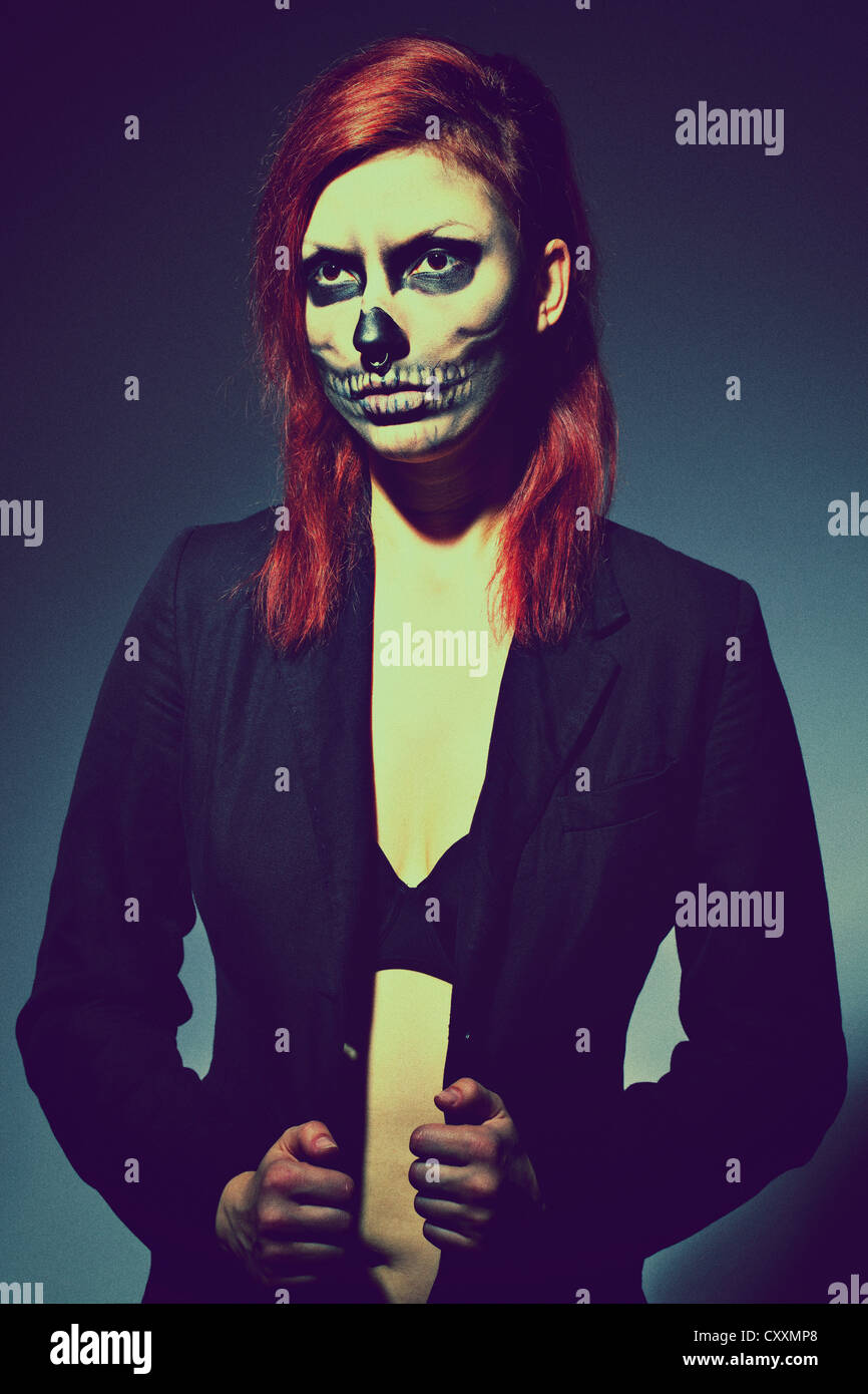 Woman made up as death hi-res stock photography and images - Alamy