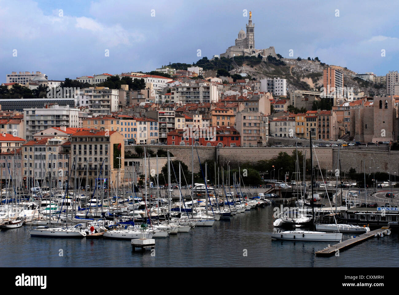 Panoramic view of the vieux port quai du port hi-res stock photography ...
