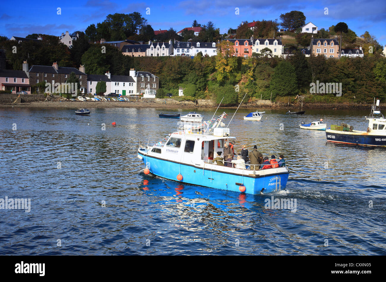 Portree isle of skye sailing boat hi-res stock photography and images ...