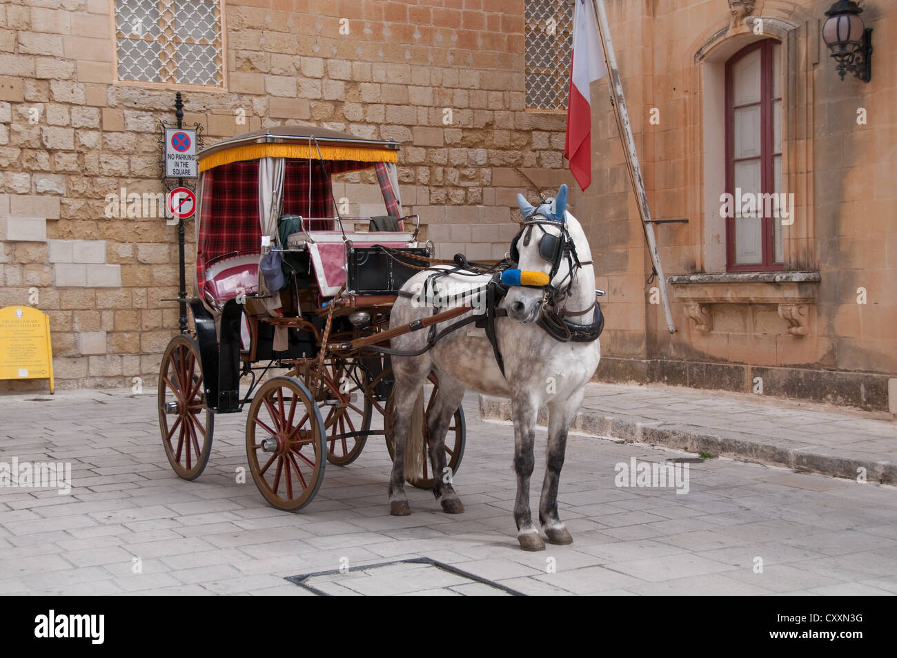 The traditional "Karozzin" - horse drawn carriage, Mdina, Malta Stock ...