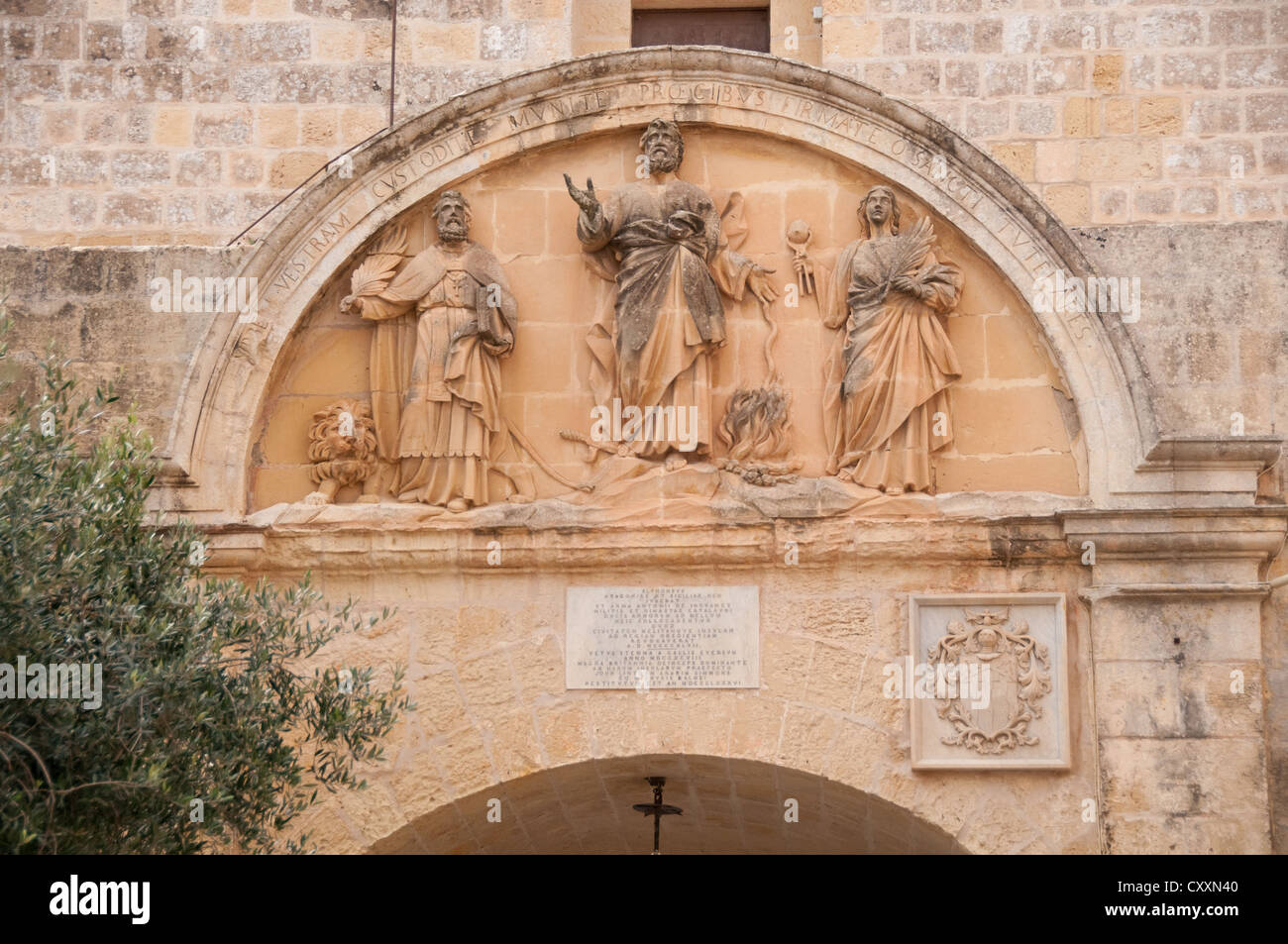 Malta mdina main gate hi-res stock photography and images - Alamy