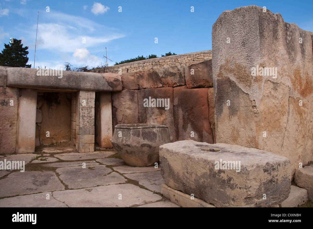 Apse 10 of the neolithic Tarxien Temple complex, Malta Stock Photo - Alamy