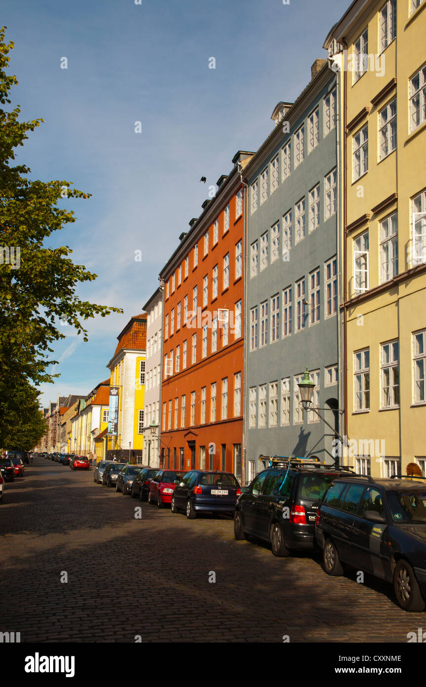 Car at streetside hi-res stock photography and images - Alamy