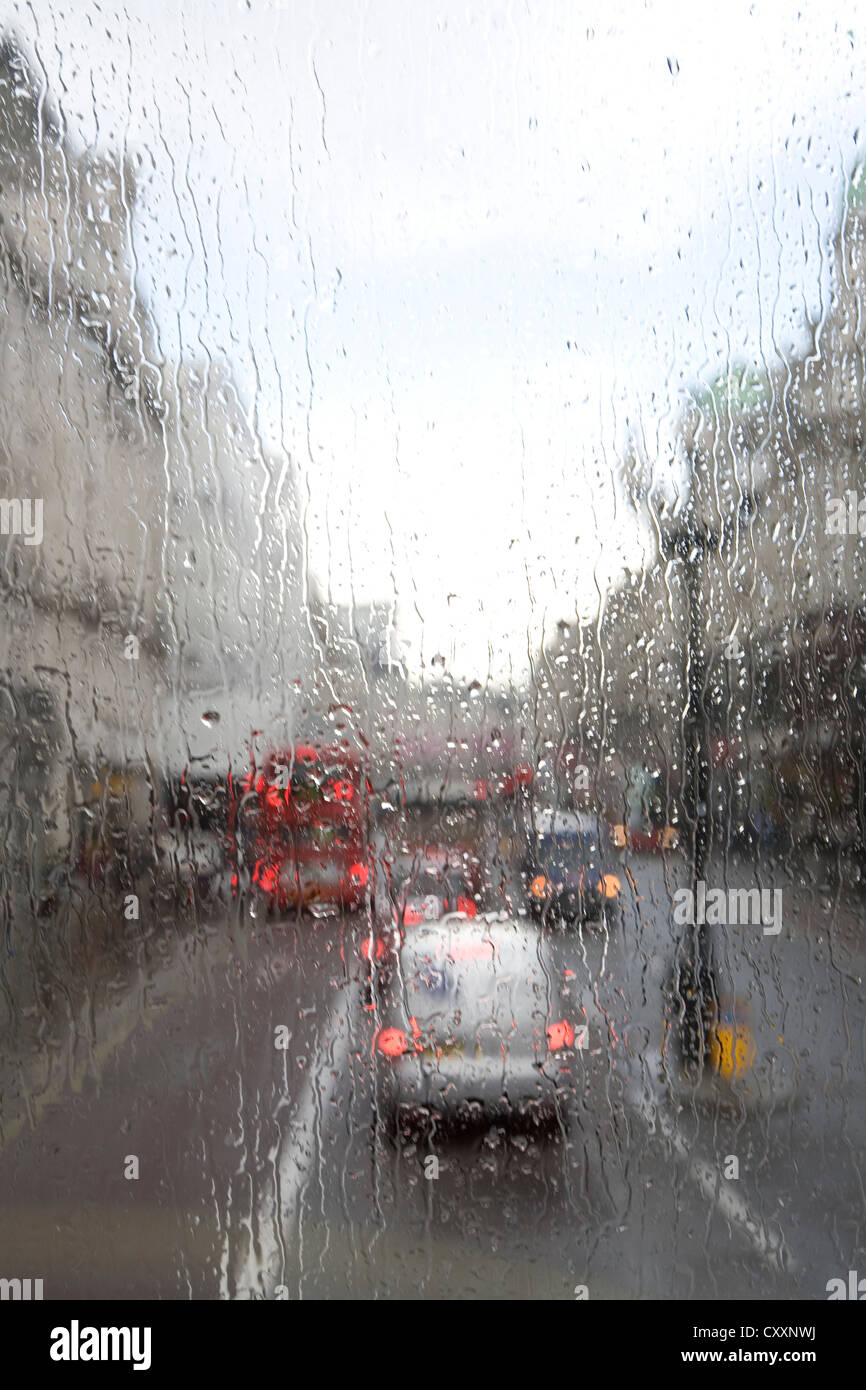 Traffic in the rain, London, England, United Kingdom, Europe Stock ...
