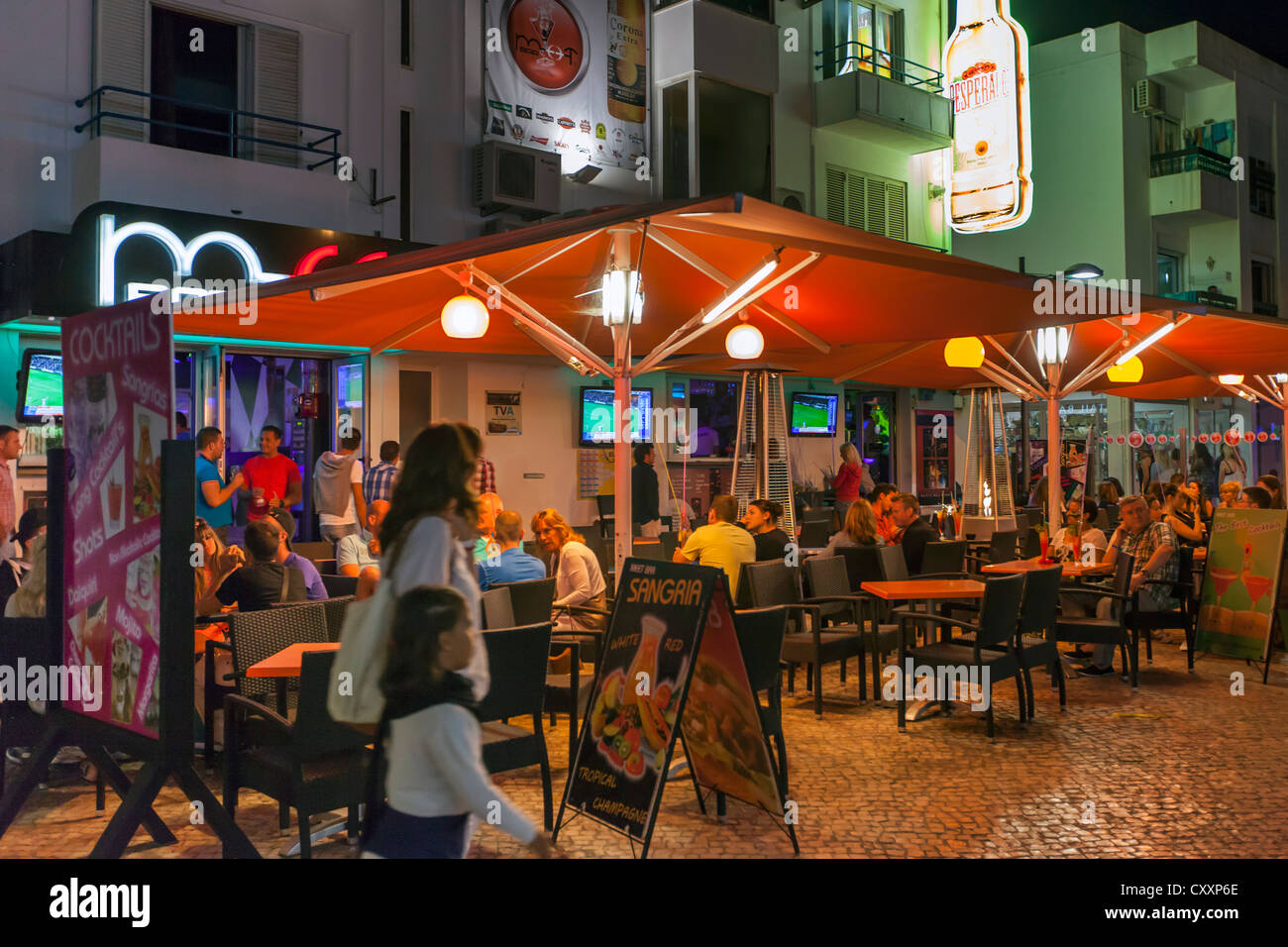 Albufeira night club hi-res stock photography and images - Alamy