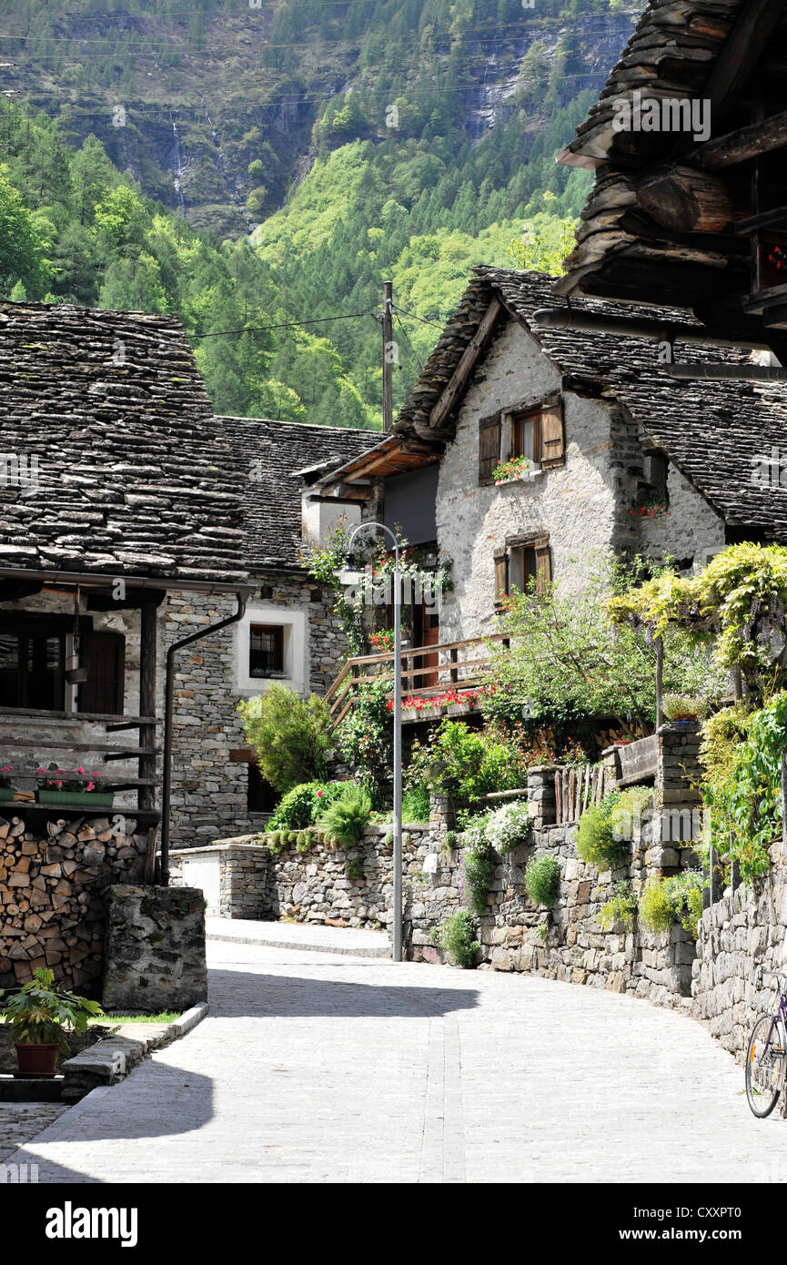 Village street, Sonogno, the rearmost village in the Valle Verzasca ...