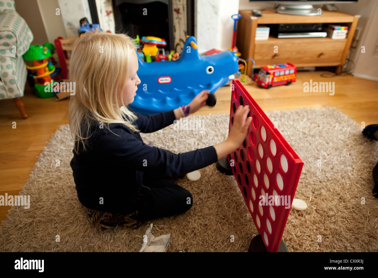 Connect four hi-res stock photography and images - Alamy