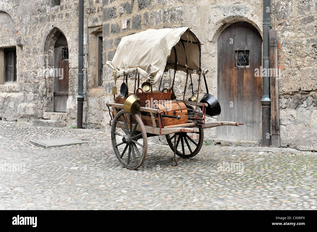 Homeware cart, replica, Burghausen Castle, part of the castle complex ...