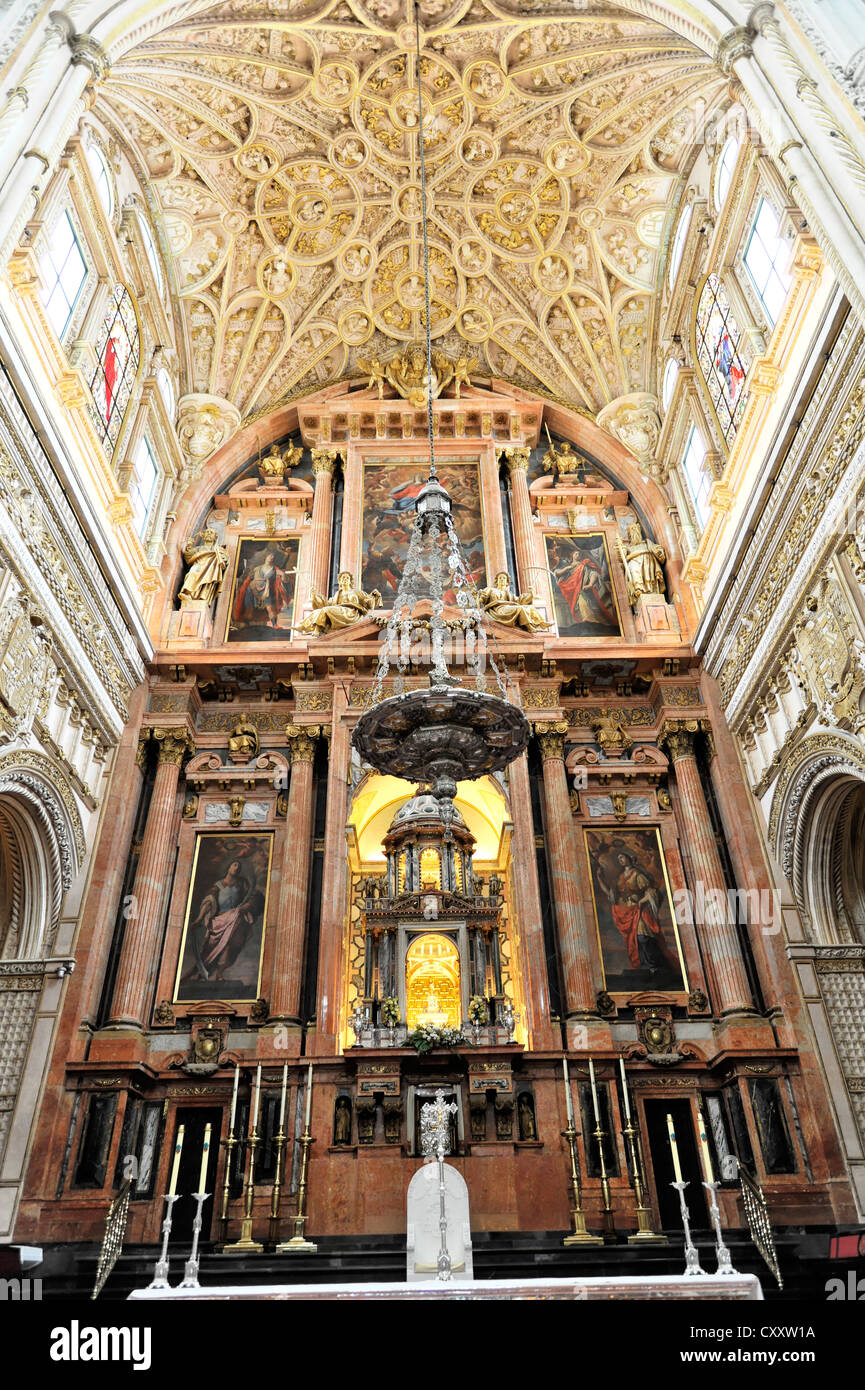 High altar of the church built into the mosque, Mezquita-Catedral ...