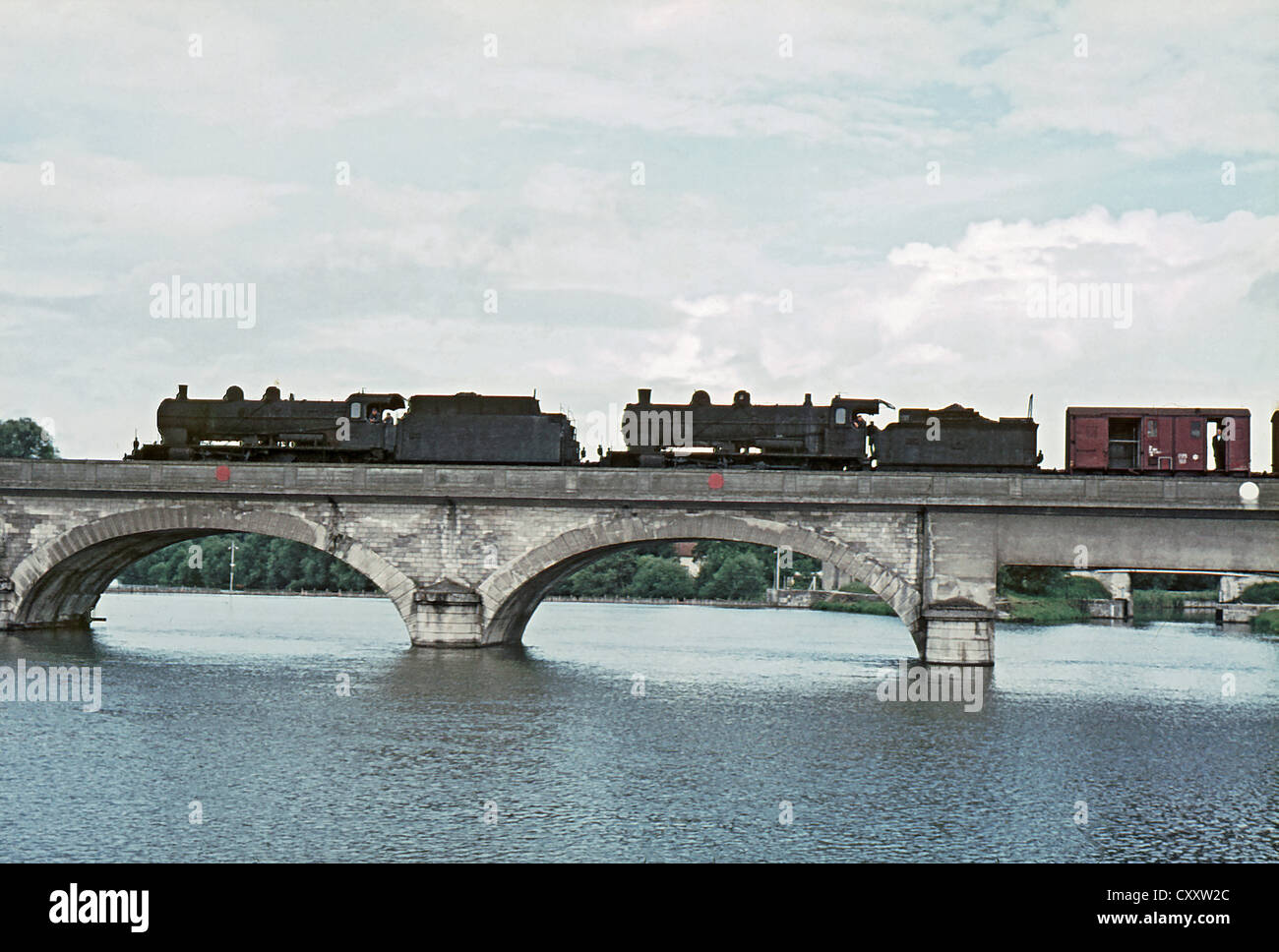 Viaduct railway locomotive hi-res stock photography and images - Alamy
