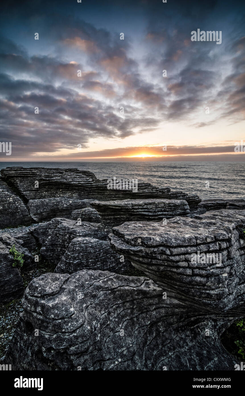 Sunset at Pancake Rocks, Paparoa National Park, Punakaiki, South Island ...