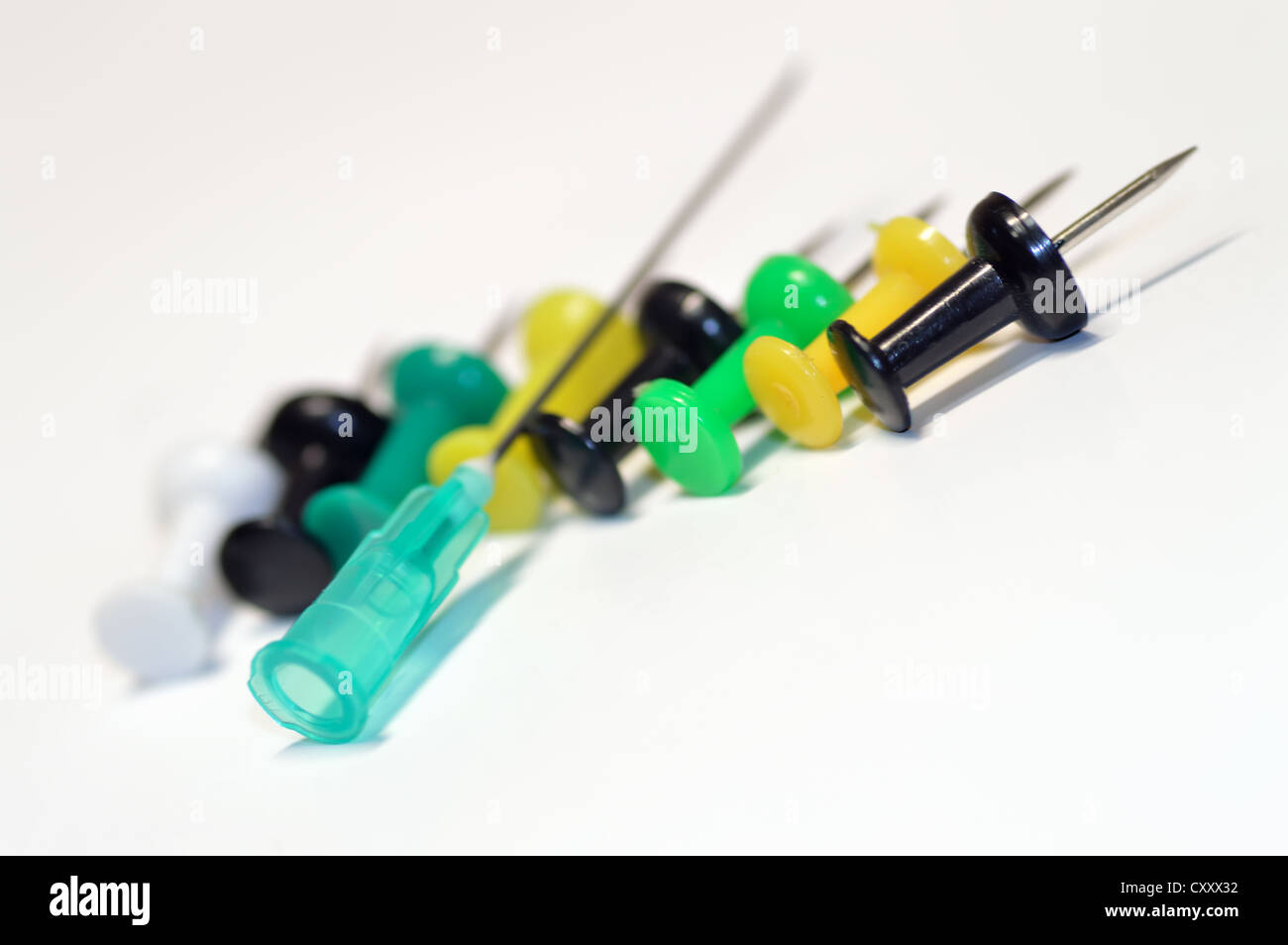 Needle medicine hi-res stock photography and images - Alamy