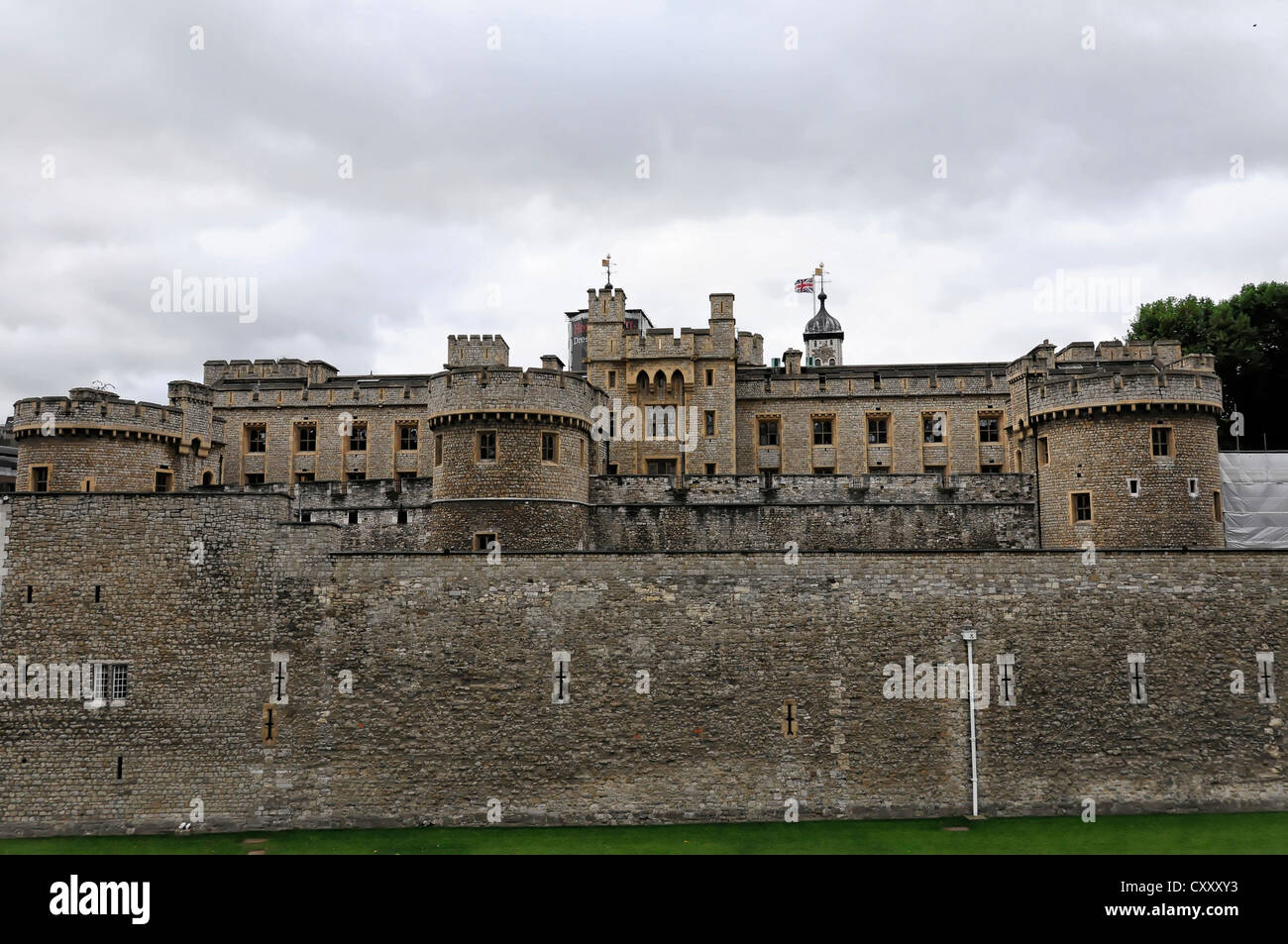 Tower of London, Waterloo Barracks, home of the crown jewels, UNESCO ...