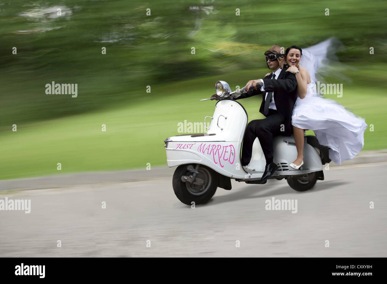 Bridal couple travelling on a motorbike Stock Photo - Alamy