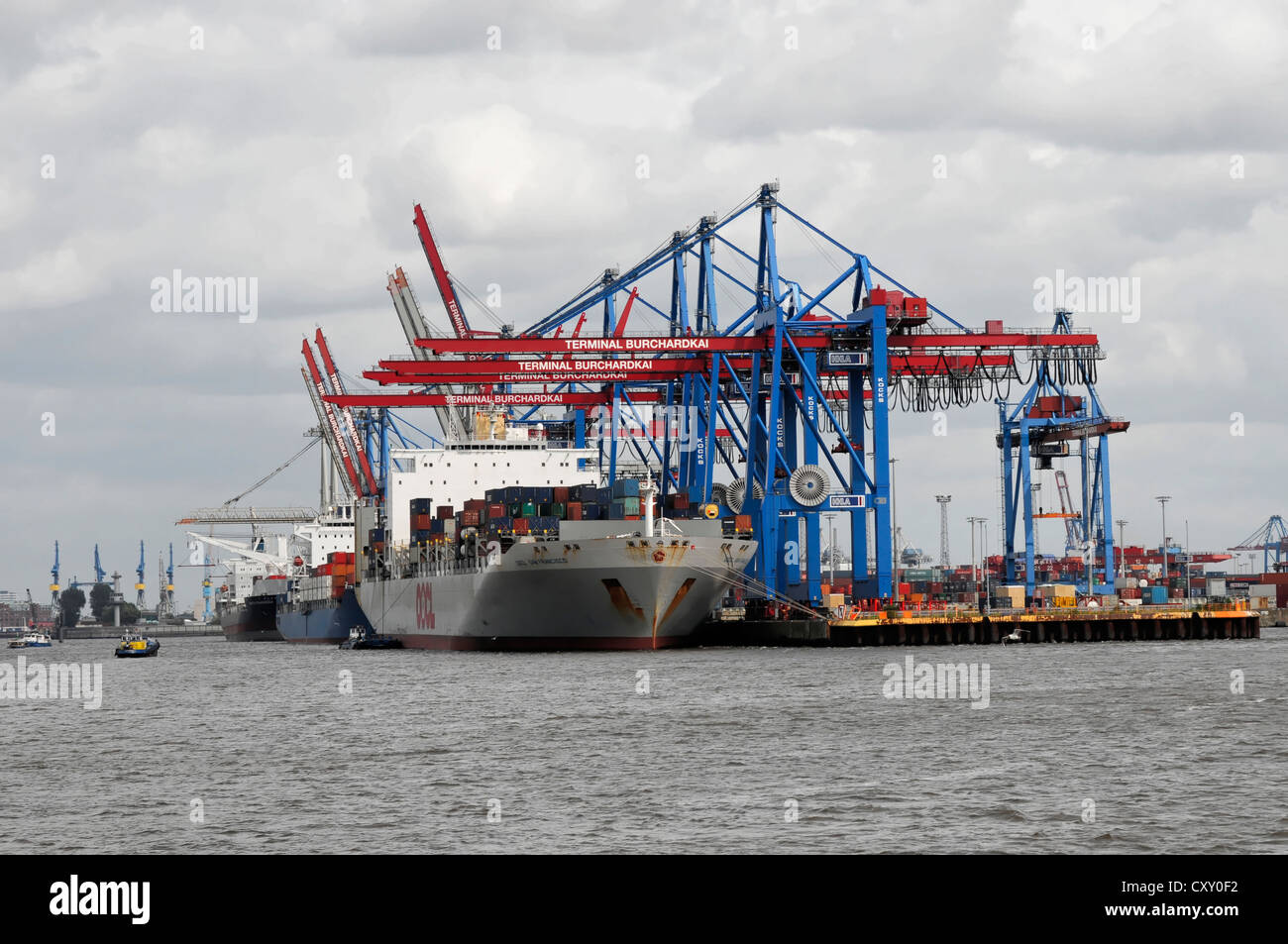 Oocl containers hi-res stock photography and images - Alamy