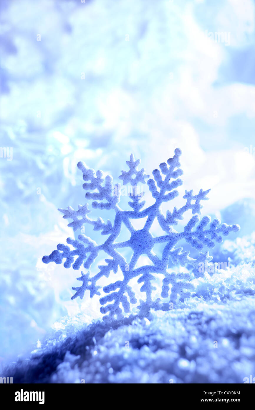 Artificial snow crystals hi-res stock photography and images - Alamy