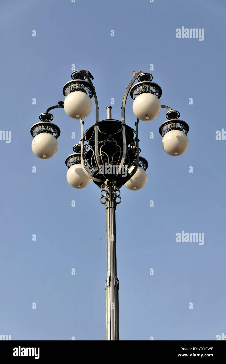Street light on Piazza del Duomo square, Milan Cathedral, Milan ... Street light on Piazza del Duomo square, Milan Cathedral, Milan ...