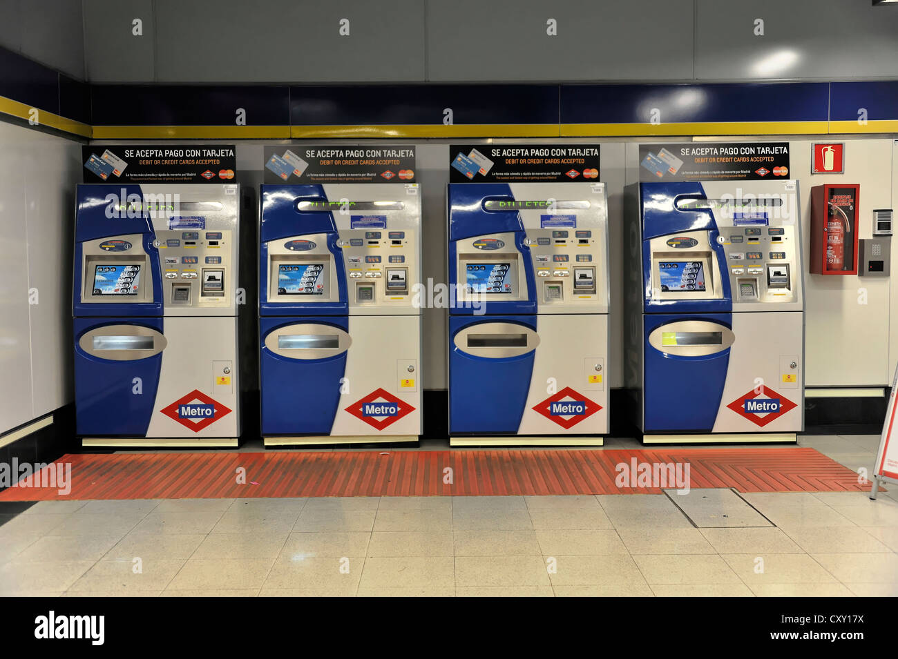 Subway vending machines hi-res stock photography and images - Alamy