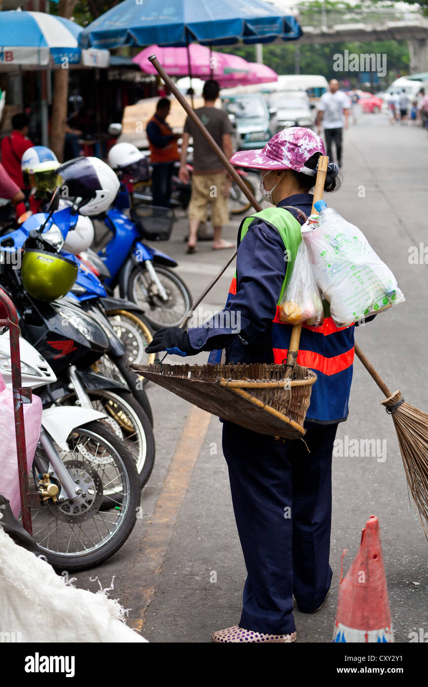 Street Cleaner in Bangkok, Thailand Stock Photo - Alamy