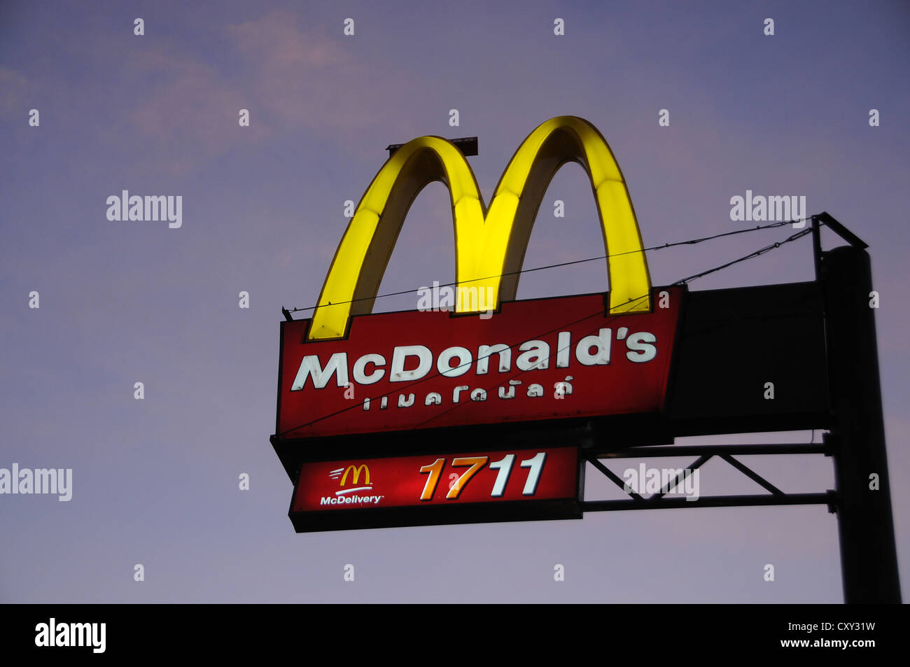 Mcdonalds sign signboard mcdonald hi-res stock photography and images ...