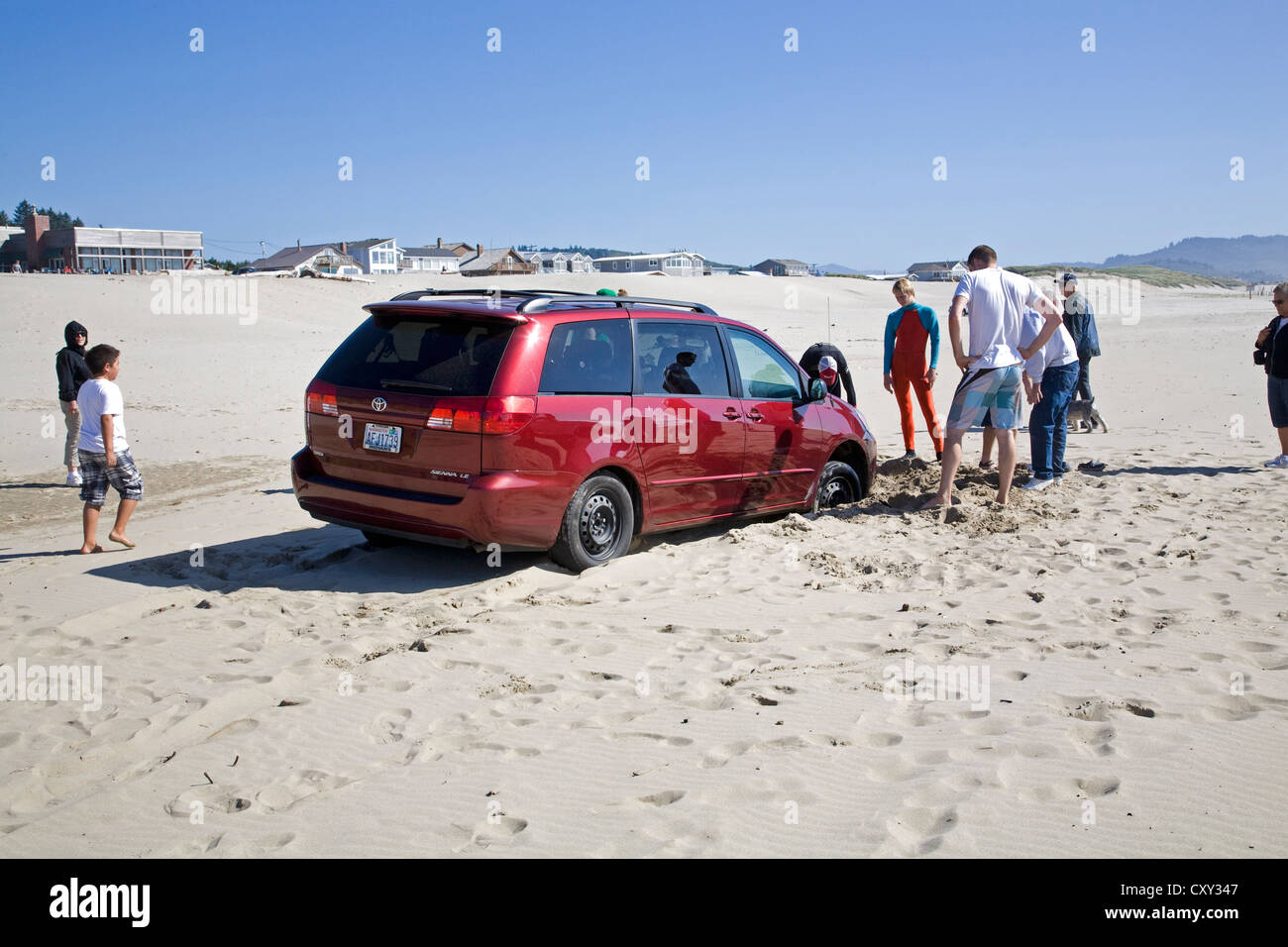 Debris on the sand hi-res stock photography and images - Alamy