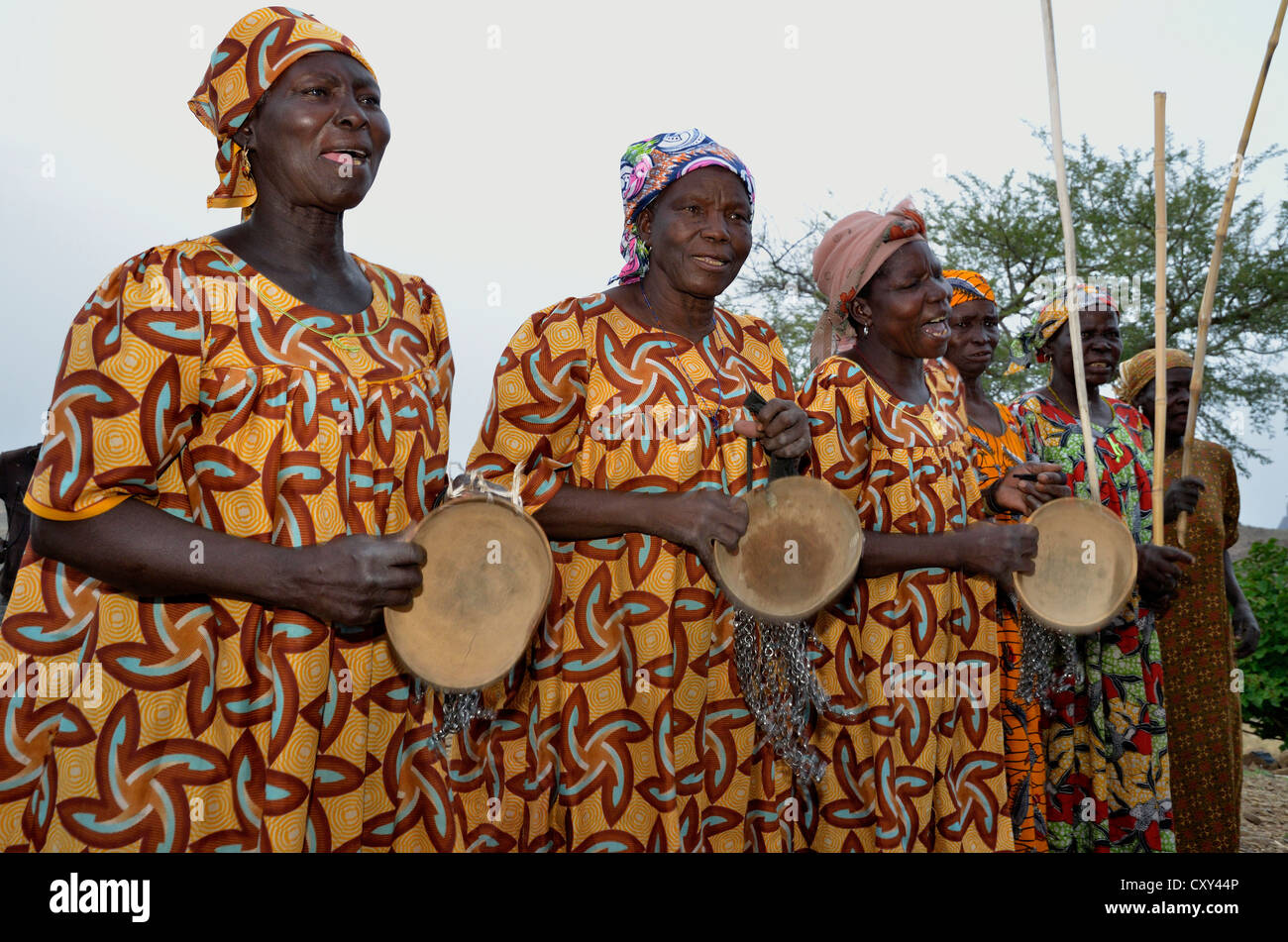Folkloristic performance at the village of Rhumsiki, Cameroon, Central ...