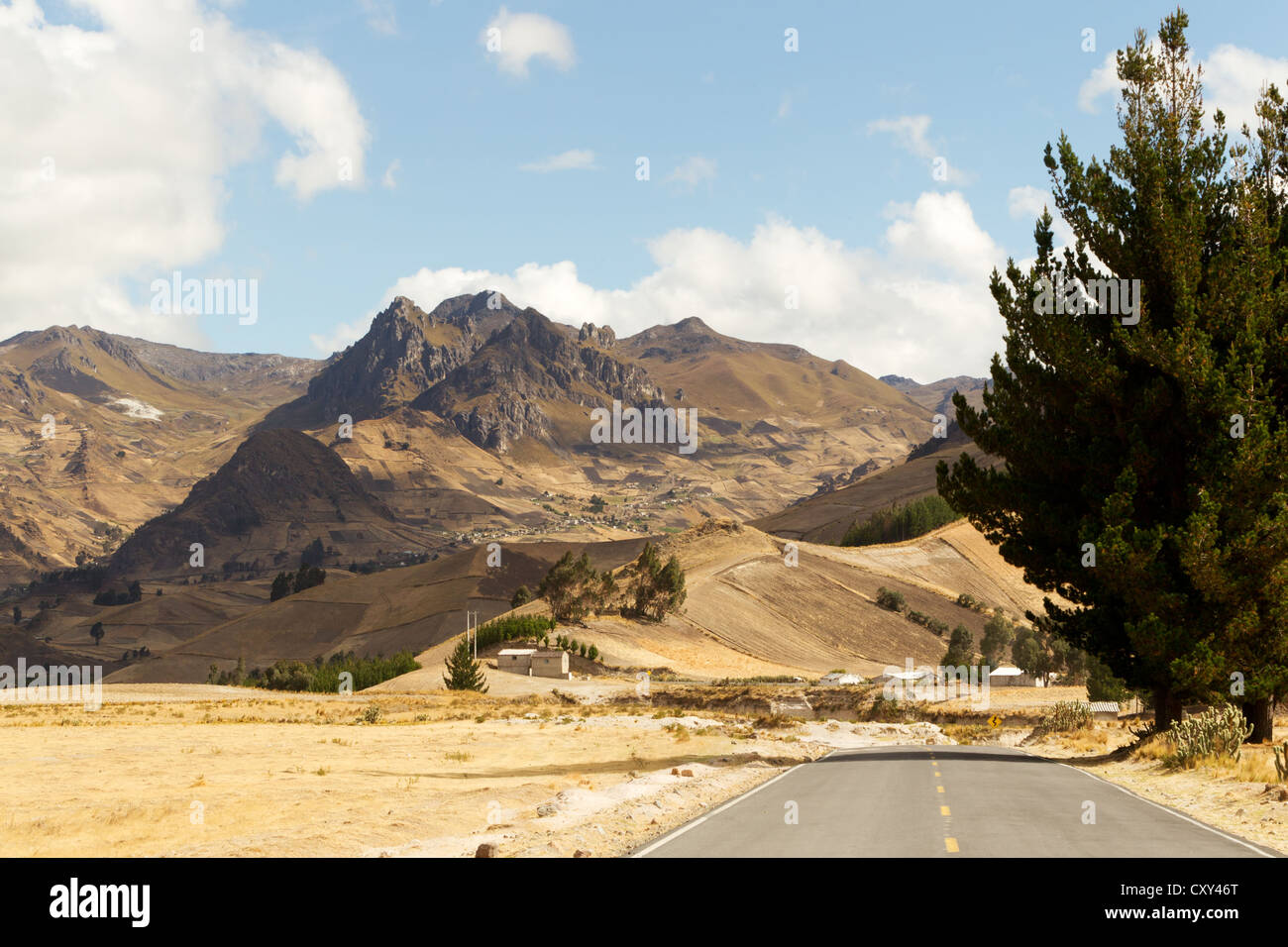 Ecuador road sign andes hi-res stock photography and images - Alamy