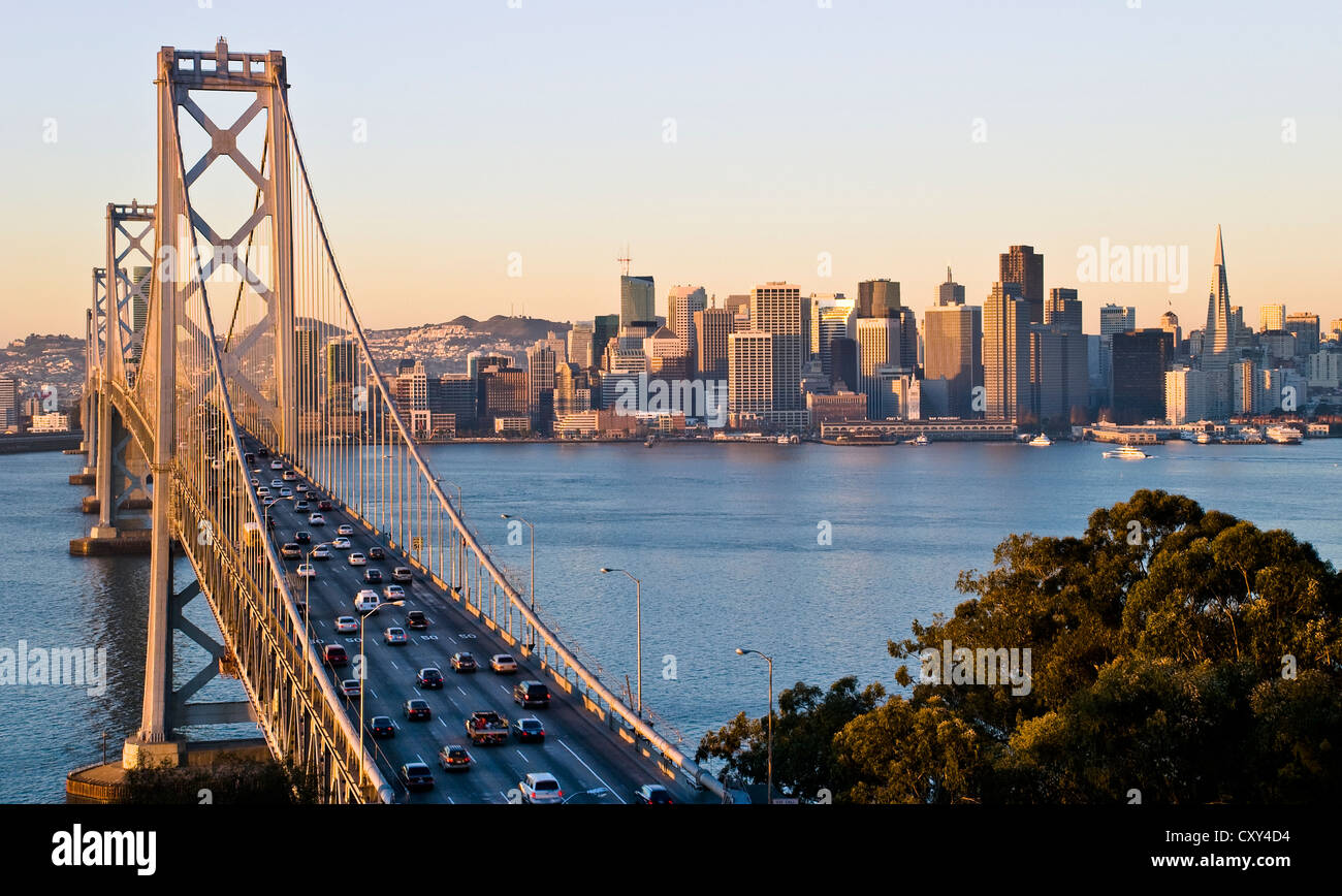 San francisco skyline skyscrapers highway hi-res stock photography and ...