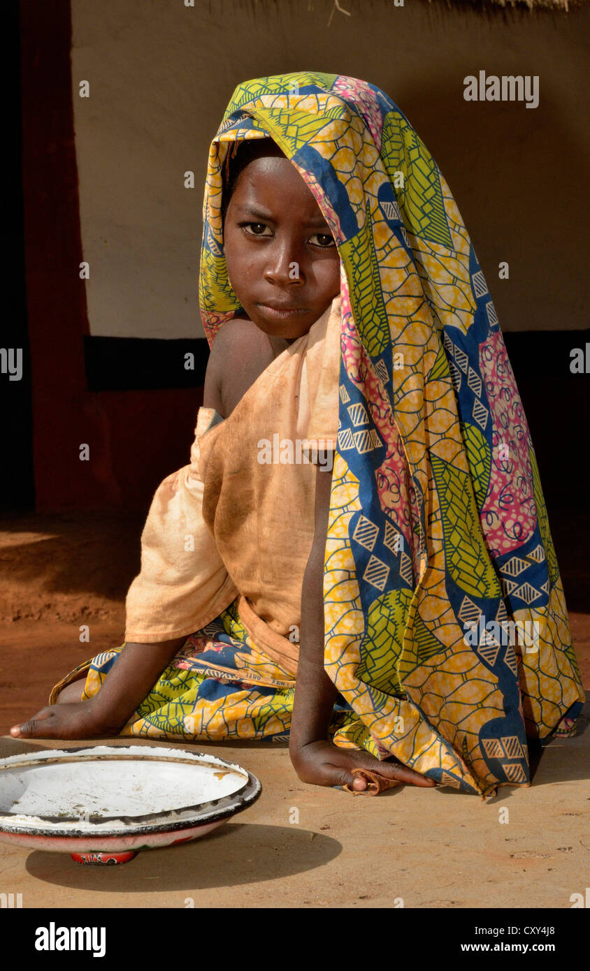 Young girl in the village of Idool, near Ngaoundéré, Cameroon, Central ...