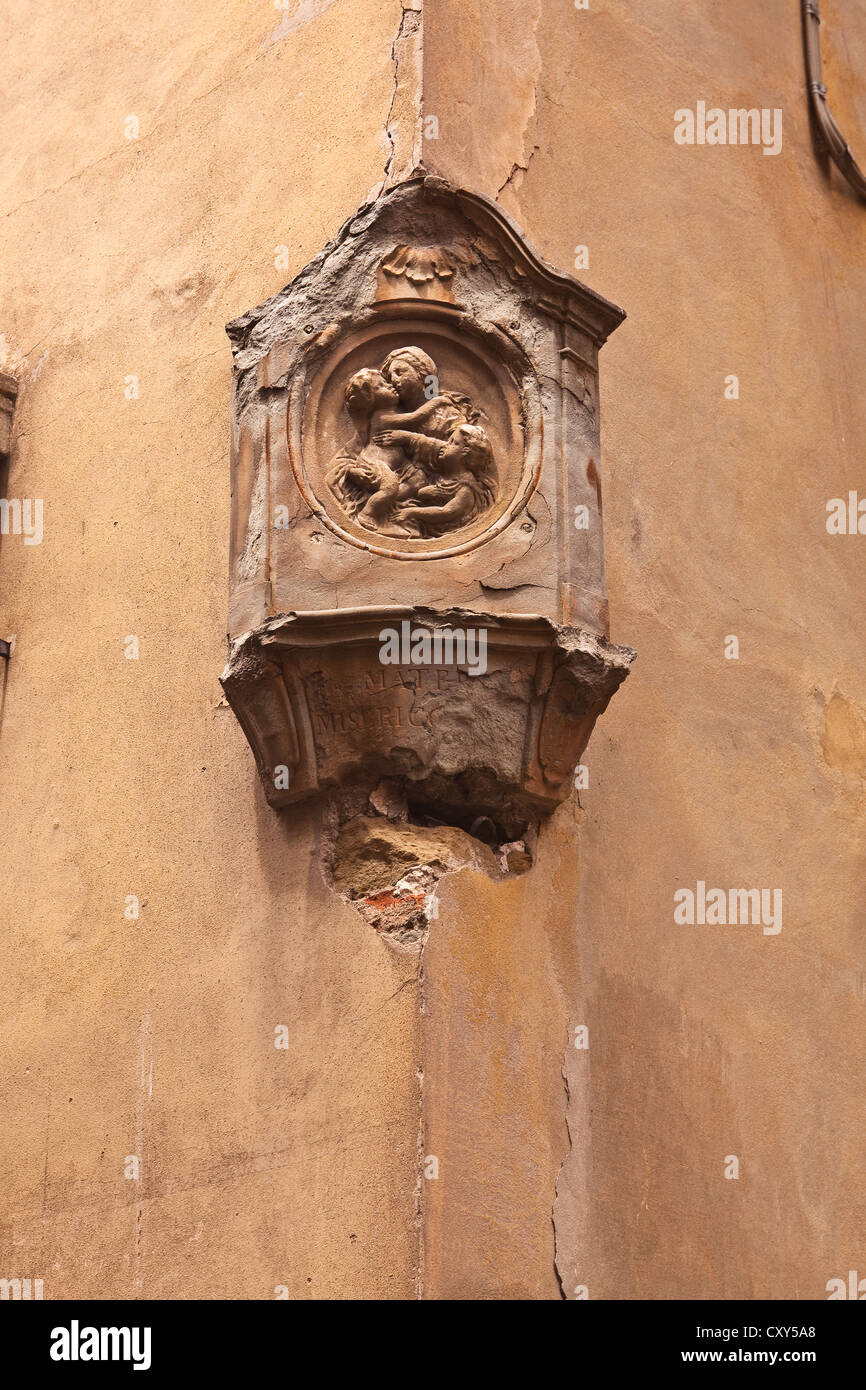 A madonna and baby jesus on a street corner in Florence Stock Photo - Alamy