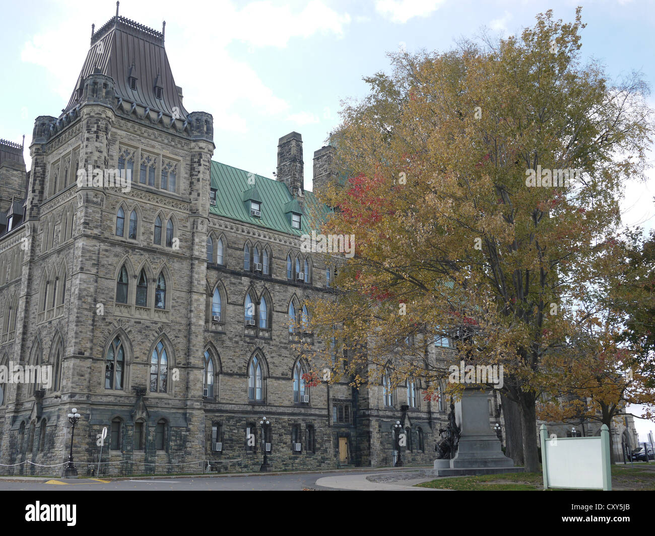 parliament hill exterior ottawa Stock Photo - Alamy