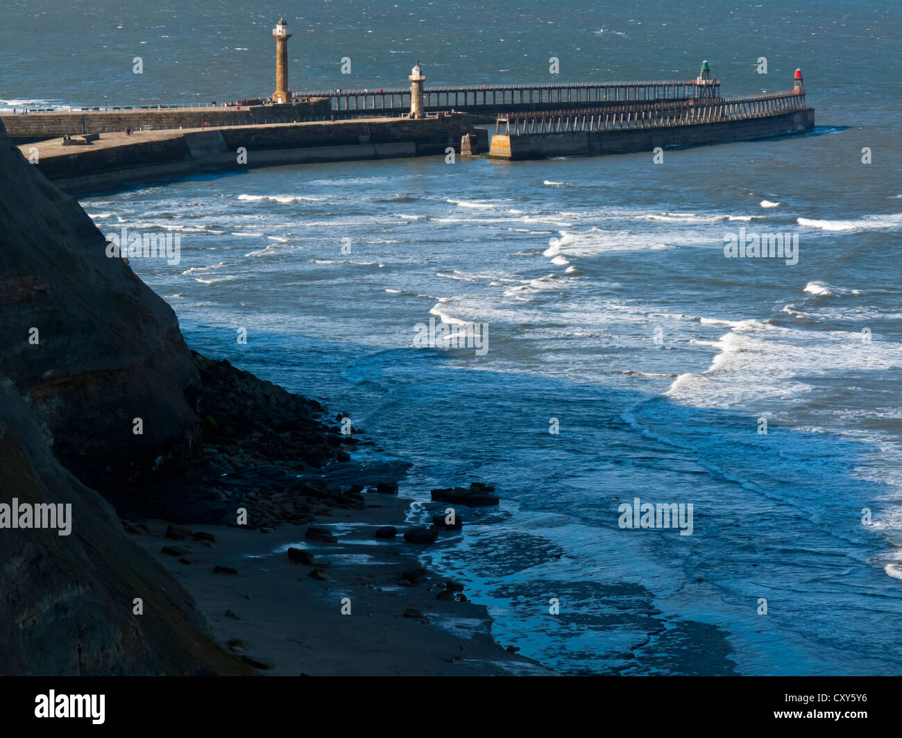 Whitby harbour lighthouse hi-res stock photography and images - Alamy