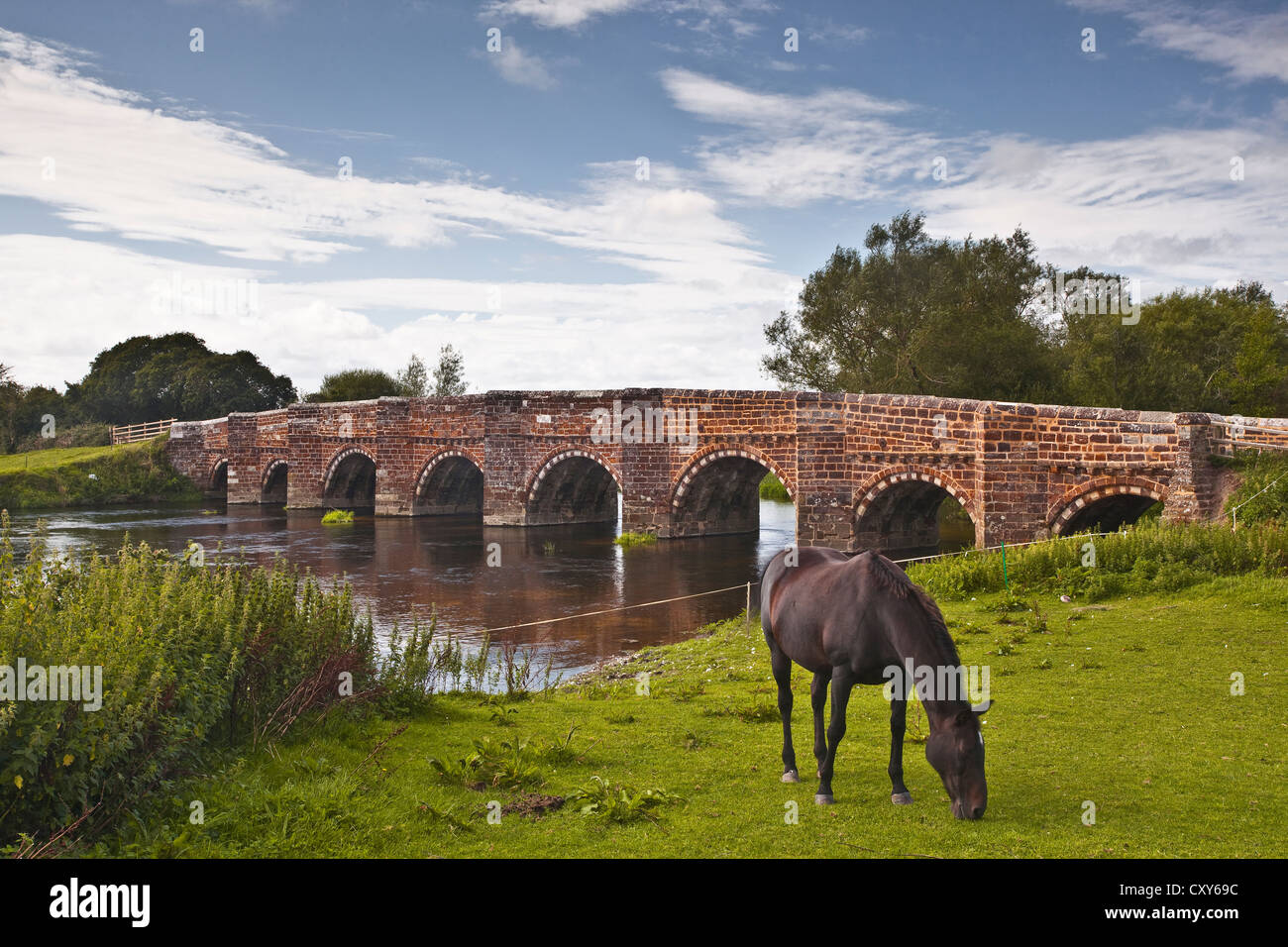 River stour mill bridge hi-res stock photography and images - Alamy
