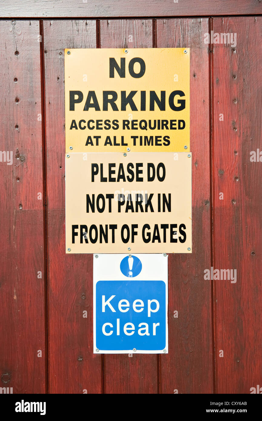 No Parking Warning Signs Stock Photos & No Parking Warning Signs Stock ...