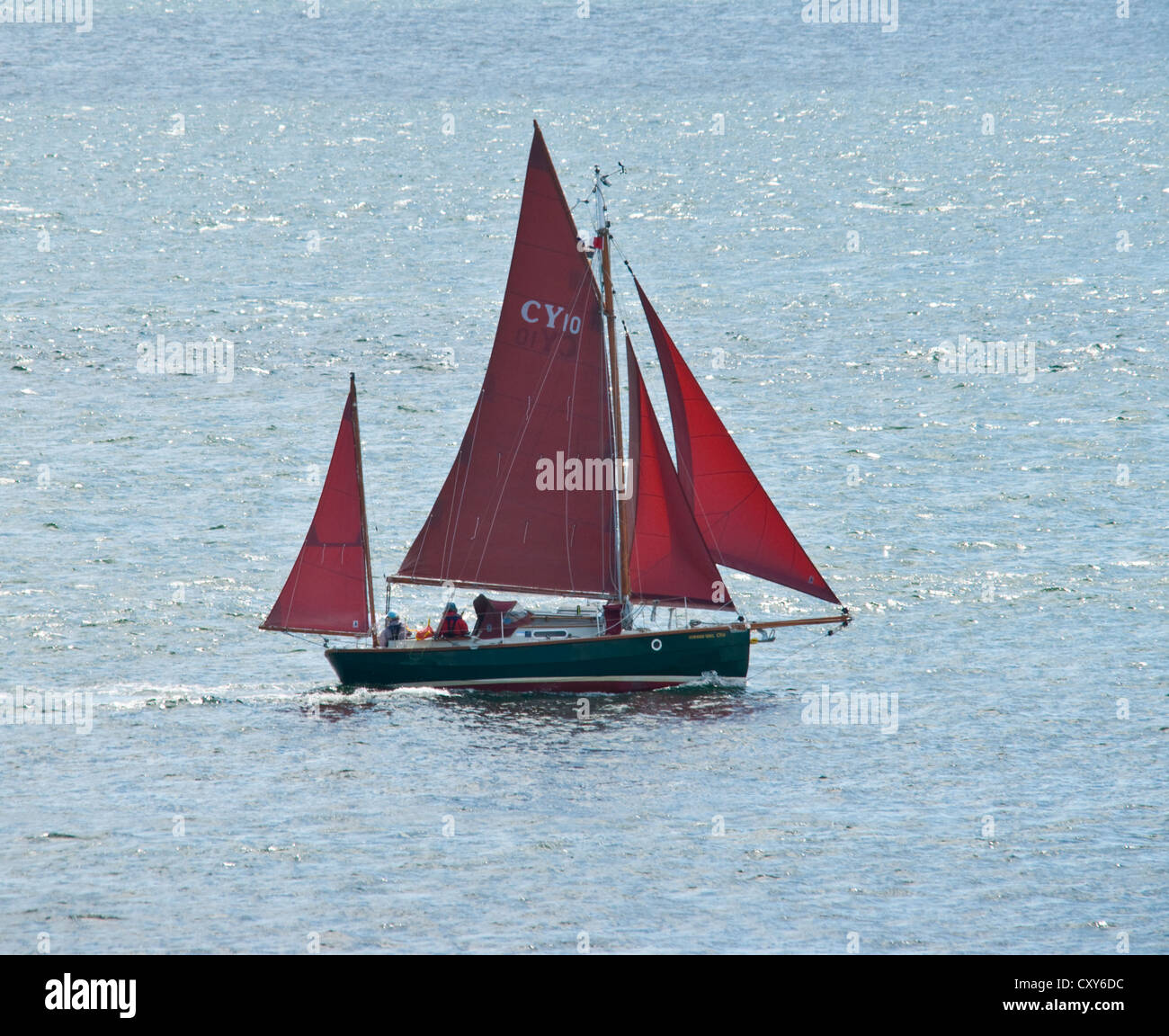 Red sails hi-res stock photography and images - Alamy