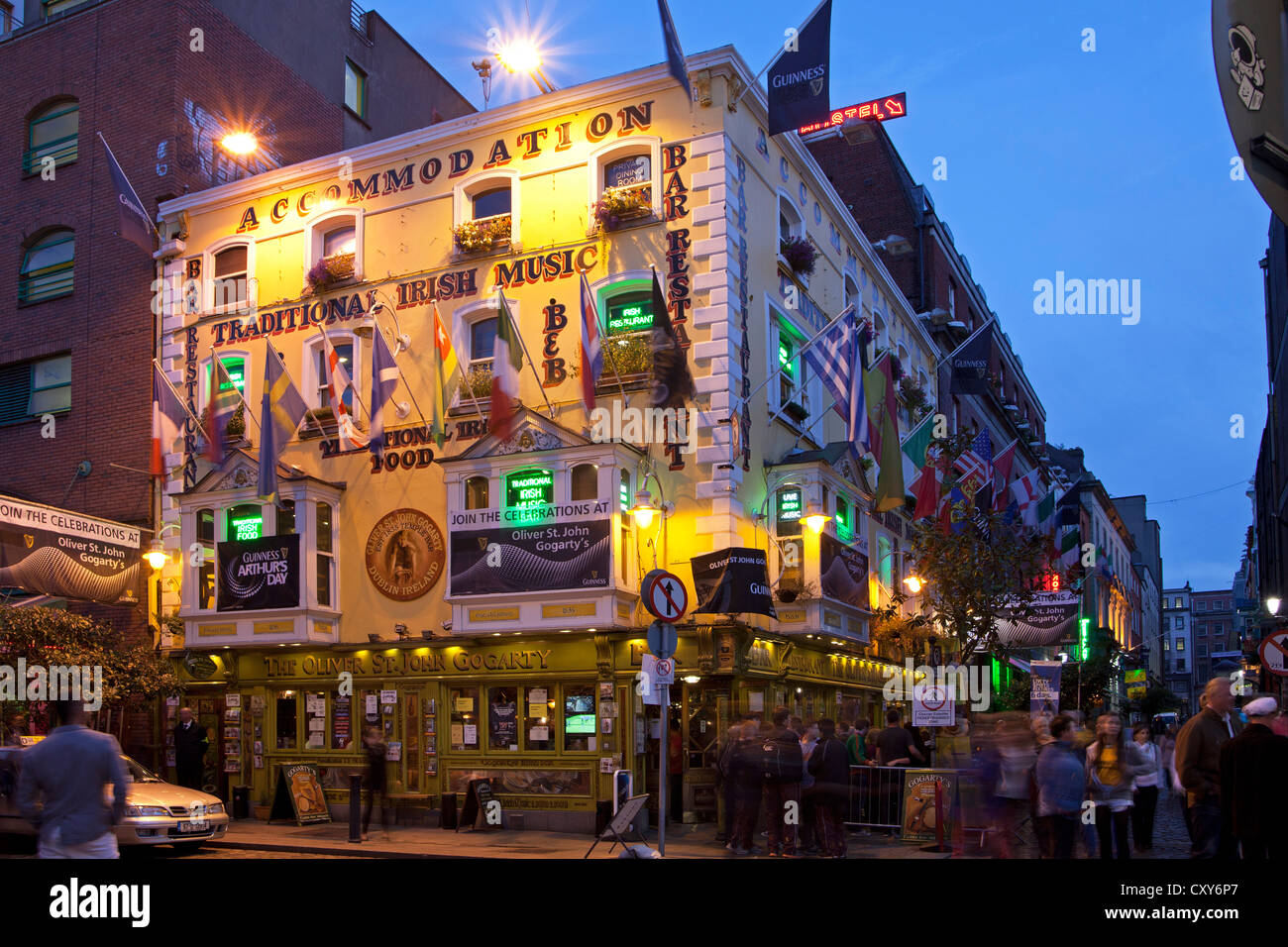 Blue light bar dublin hi-res stock photography and images - Alamy