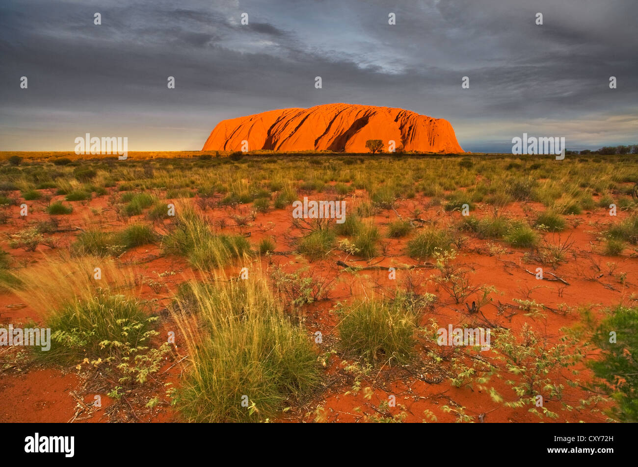 Glowing uluru sunset icon hi-res stock photography and images - Alamy