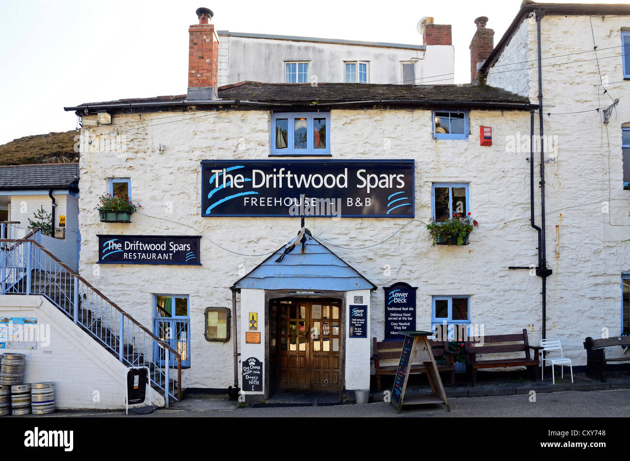 The " Driftwood Spars " pub at Trevaunance cove in St.Agnes, Cornwall ...