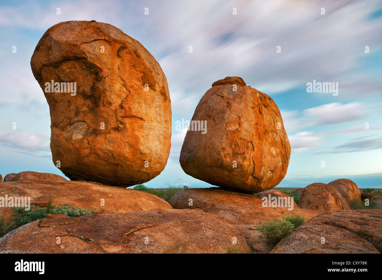 Balanced granite boulder of the Devils Marbles Stock Photo - Alamy