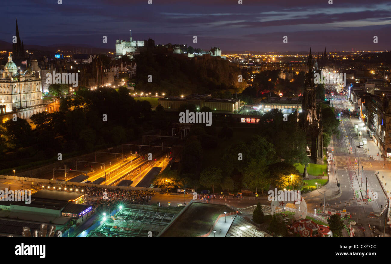 Princes Street and Edinburgh Castle at night Stock Photo - Alamy