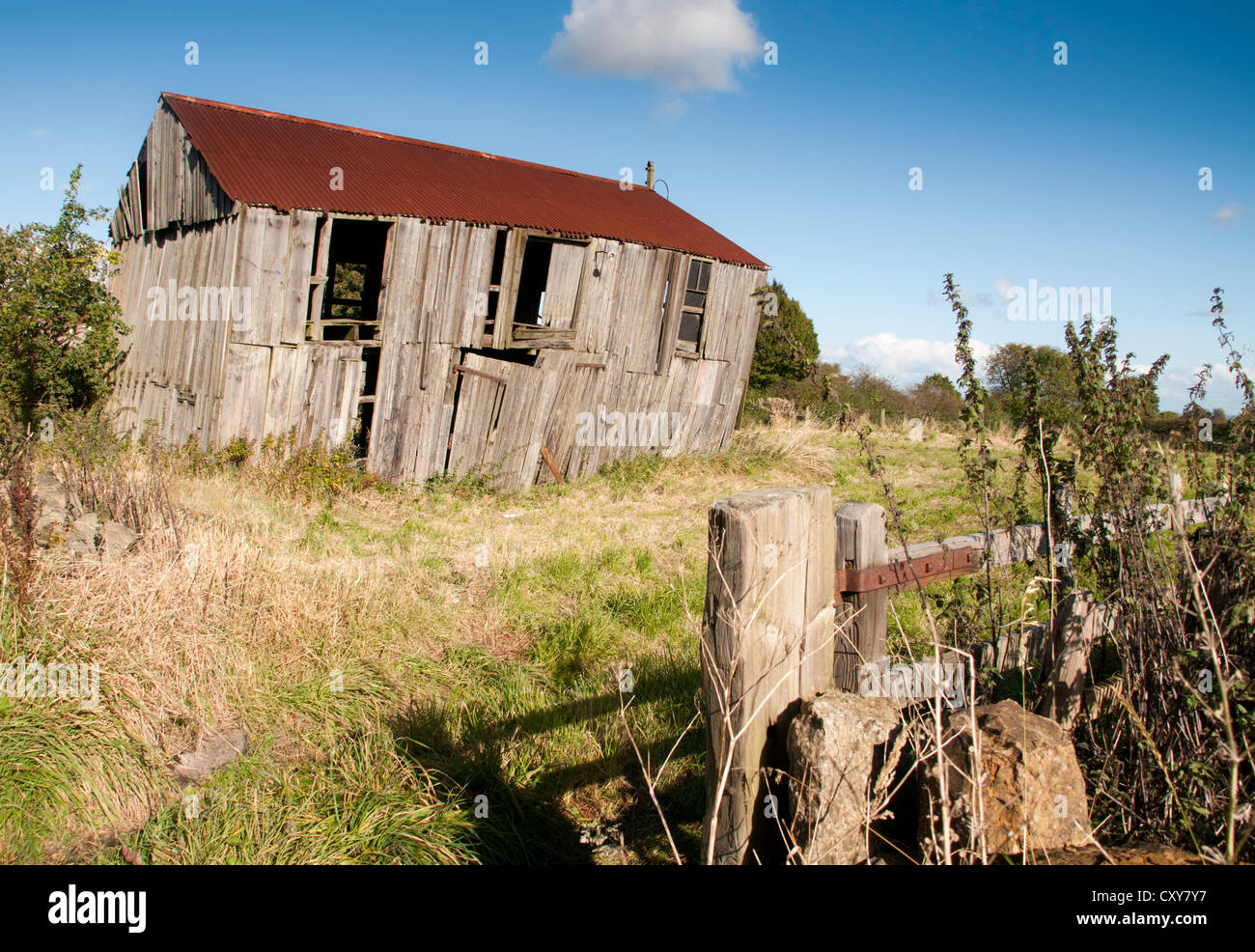 An old shed Stock Photo - Alamy