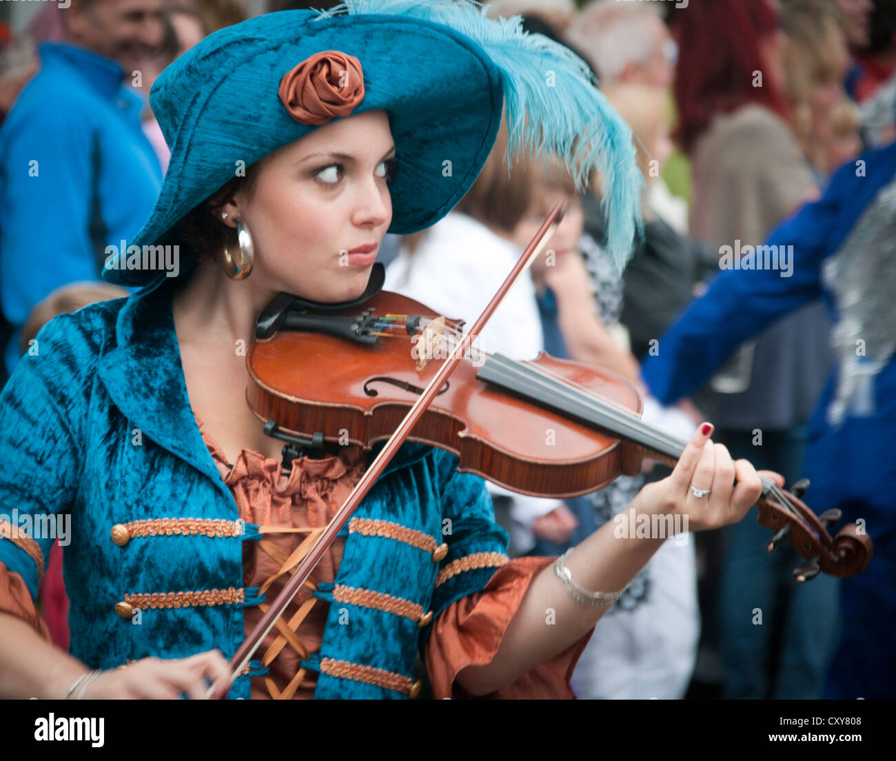 Pretty girl playing a fiddle Stock Photo - Alamy