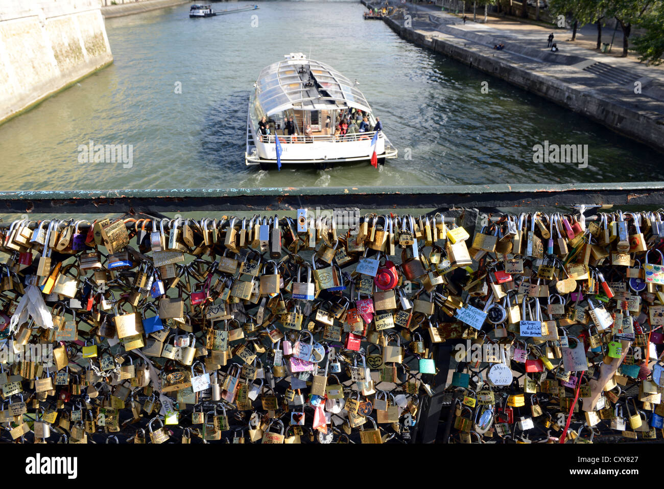Lovers lock river hi-res stock photography and images - Alamy