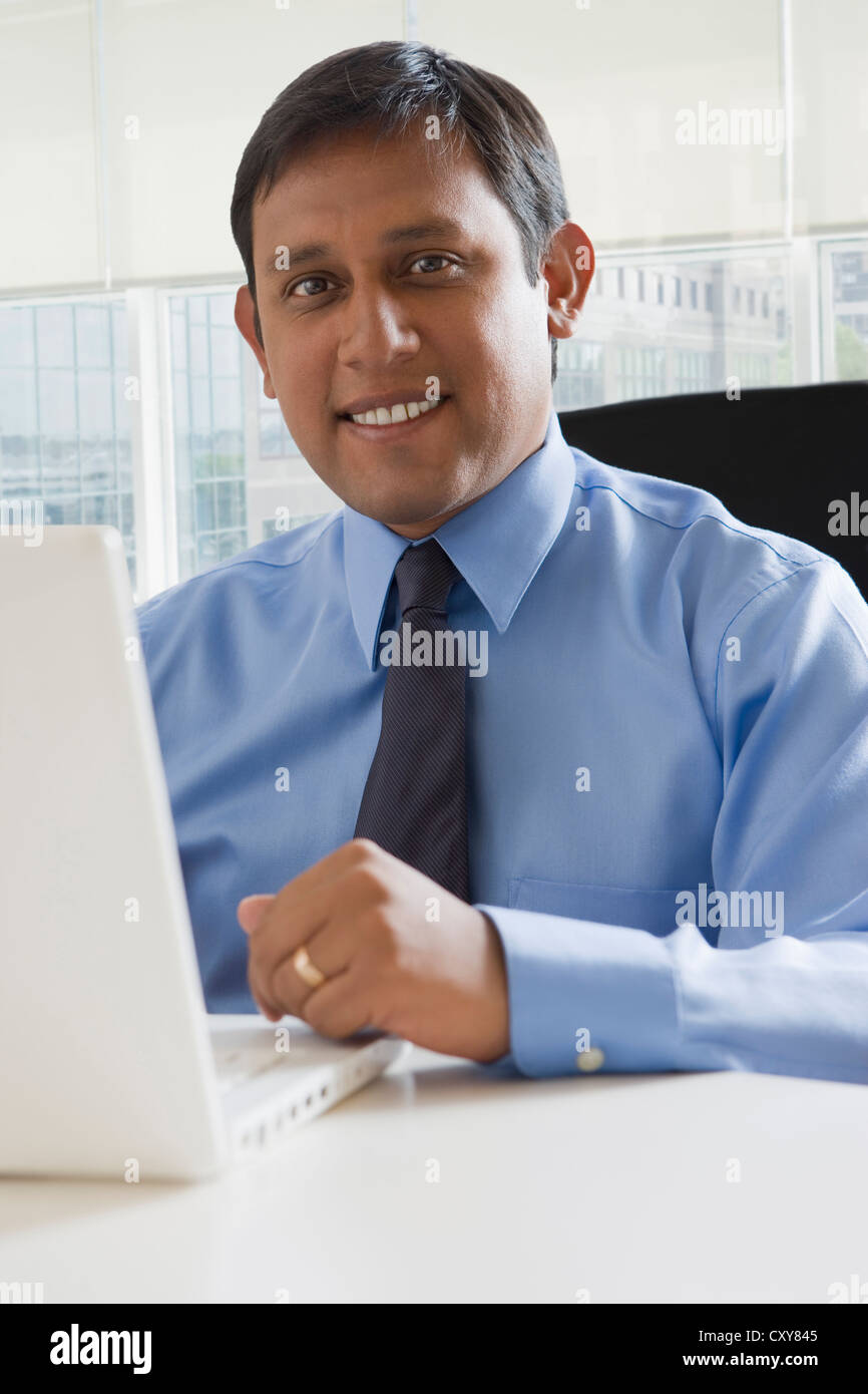 Hispanic business using laptop Stock Photo - Alamy