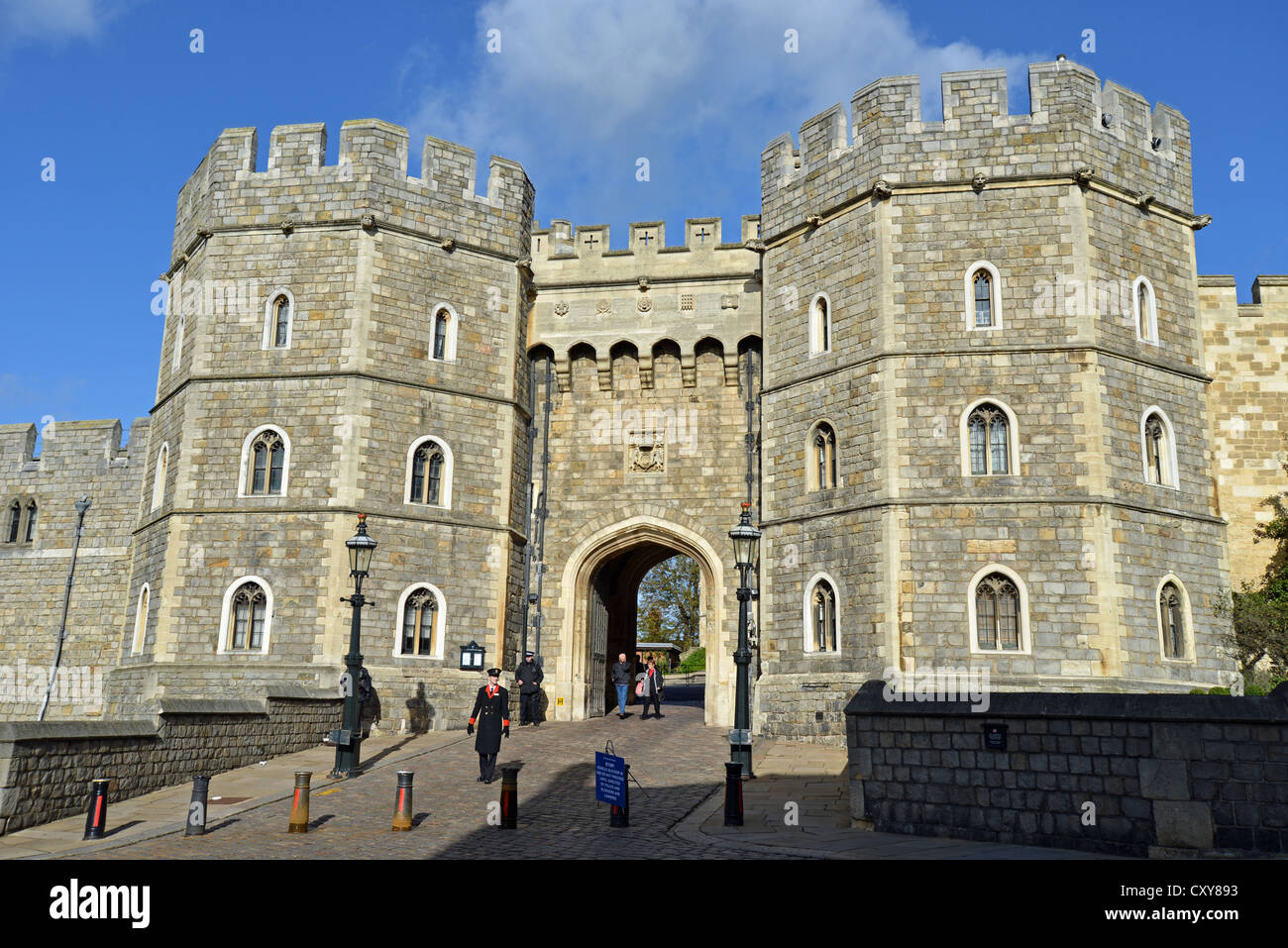 Henry viii gate windsor castle hi-res stock photography and images - Alamy