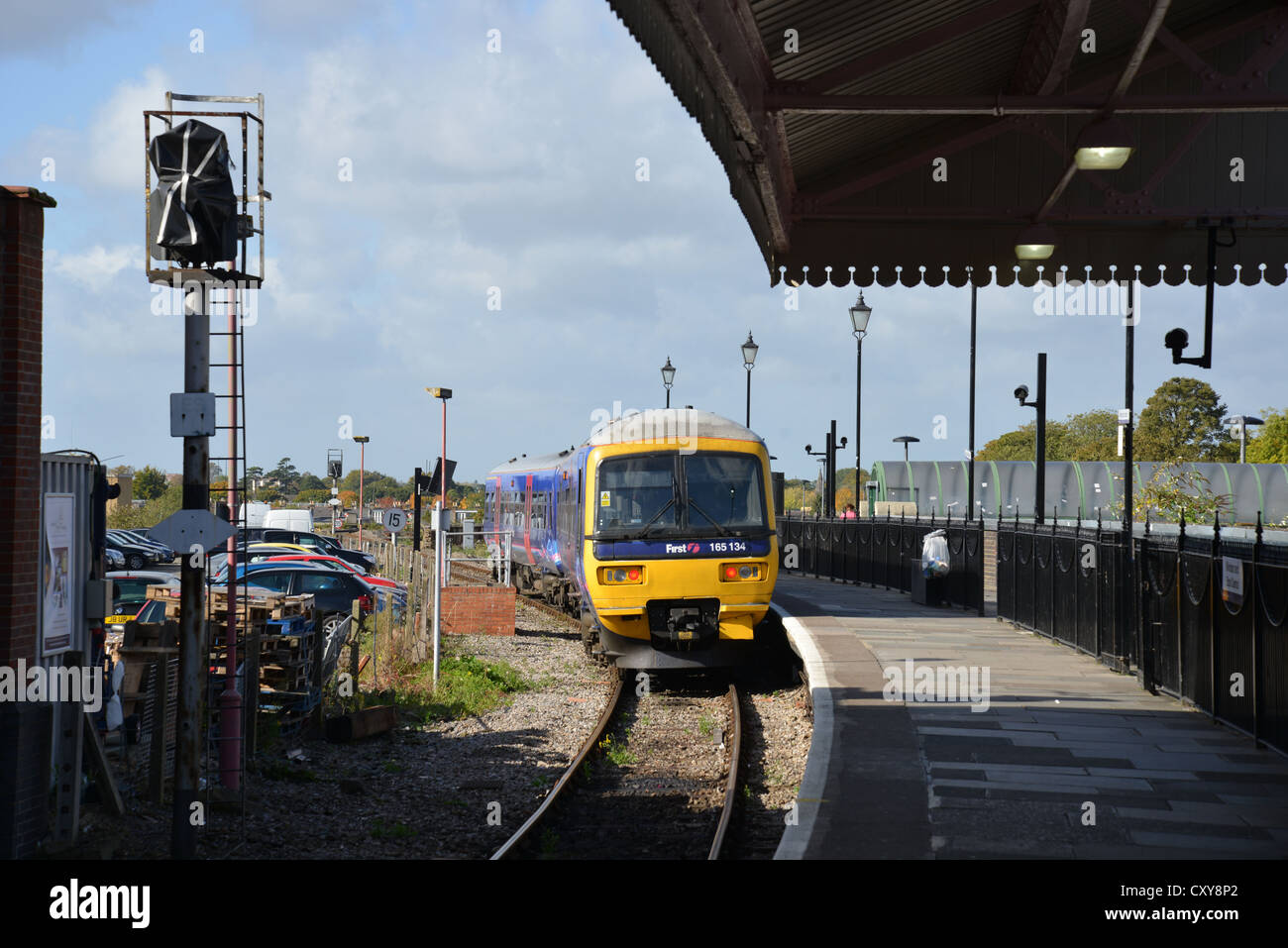Windsor central station platform hi-res stock photography and images ...