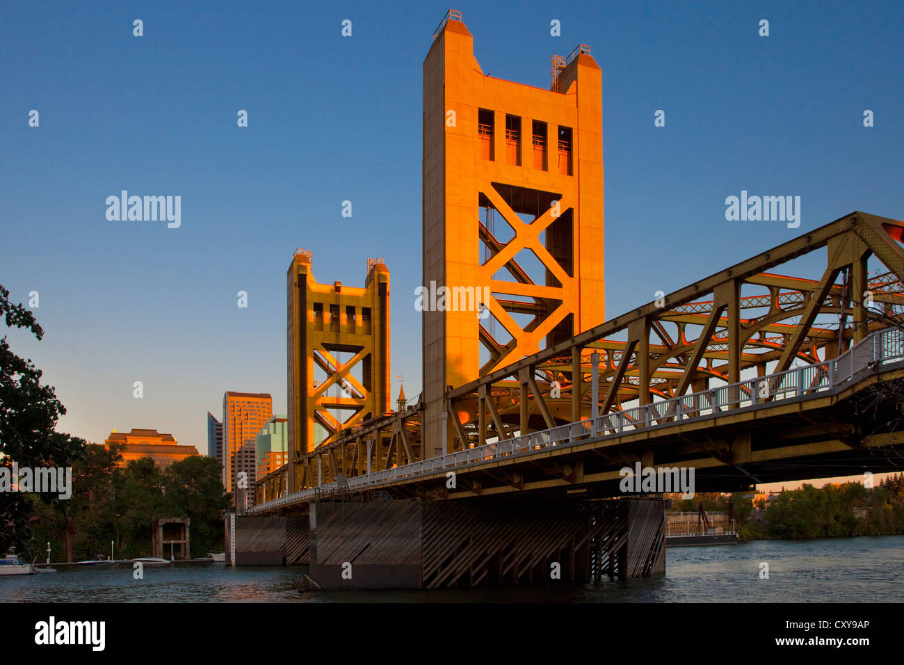 The Tower Bridge across the Sacramento River, Sacramento, California ...