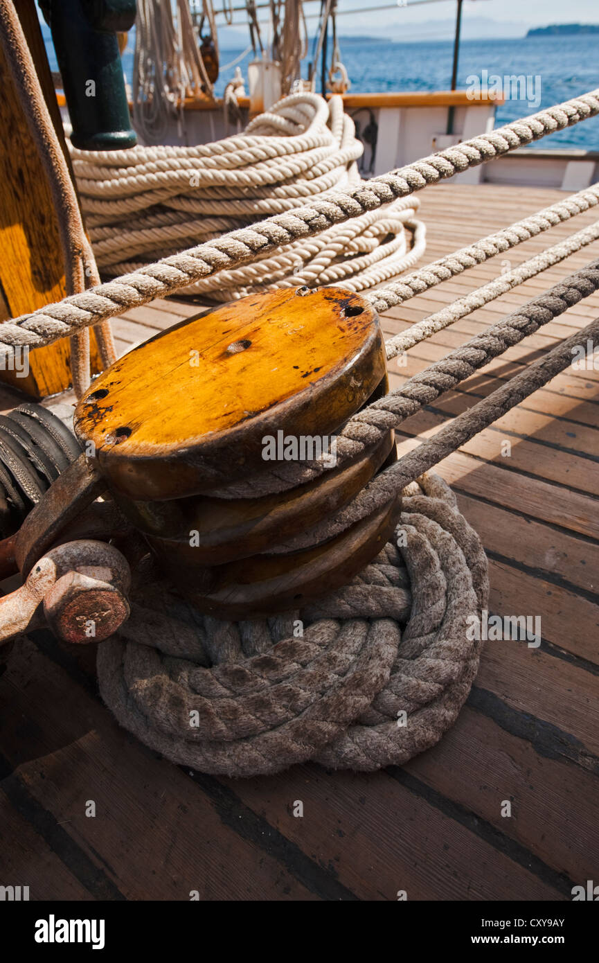 Block and tackle hi-res stock photography and images - Alamy