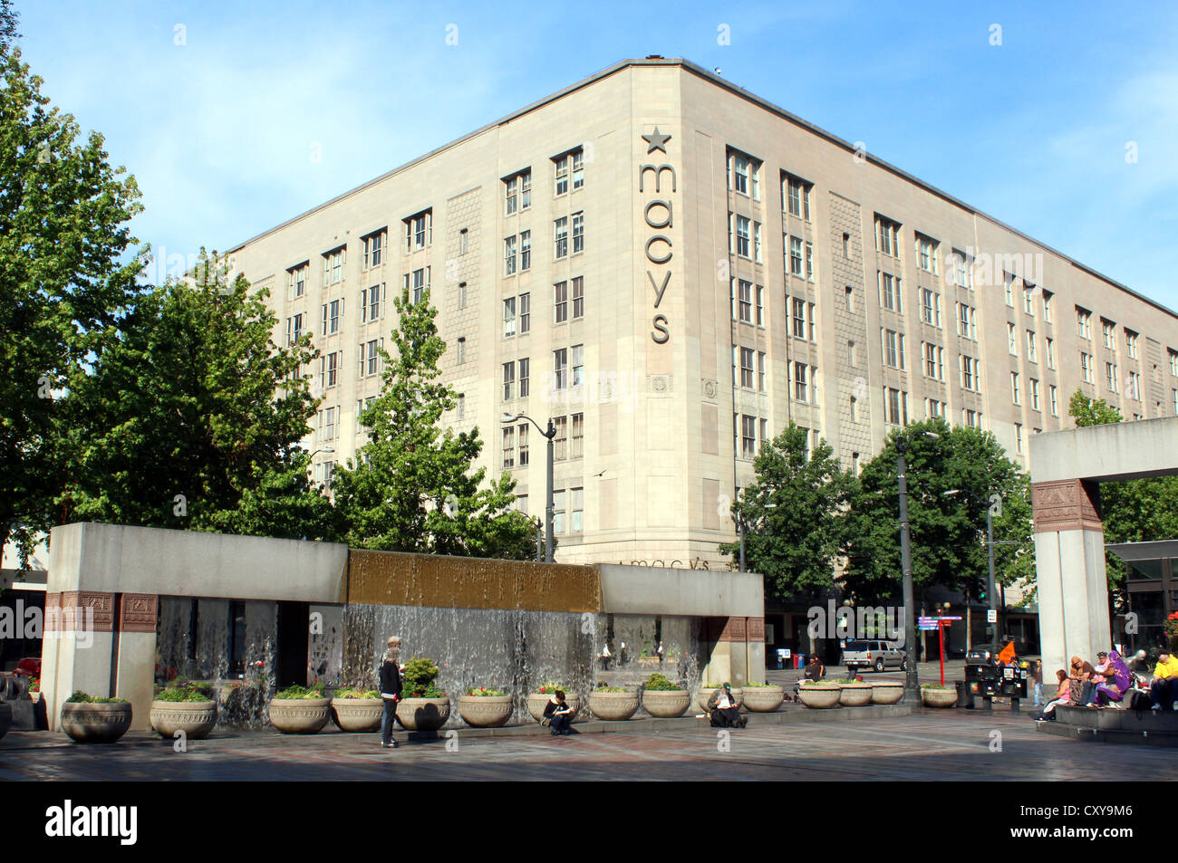 Macys department store hi-res stock photography and images - Alamy