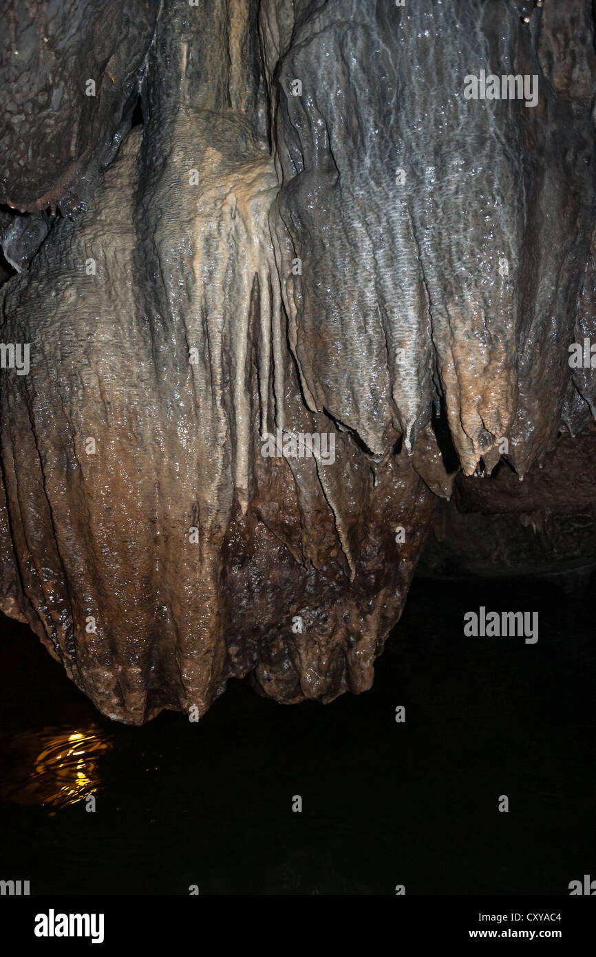 Inside the Hang Toi Cave Stock Photo - Alamy